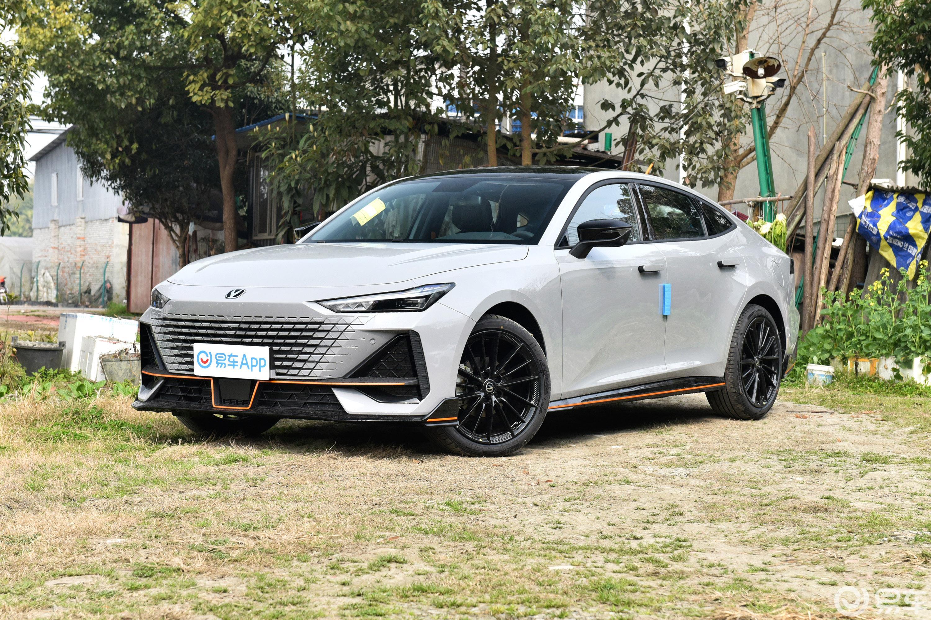 【长安UNI-V1.5T 双离合运动版侧前45度车头向左水平图片-汽车图片大全】-易车