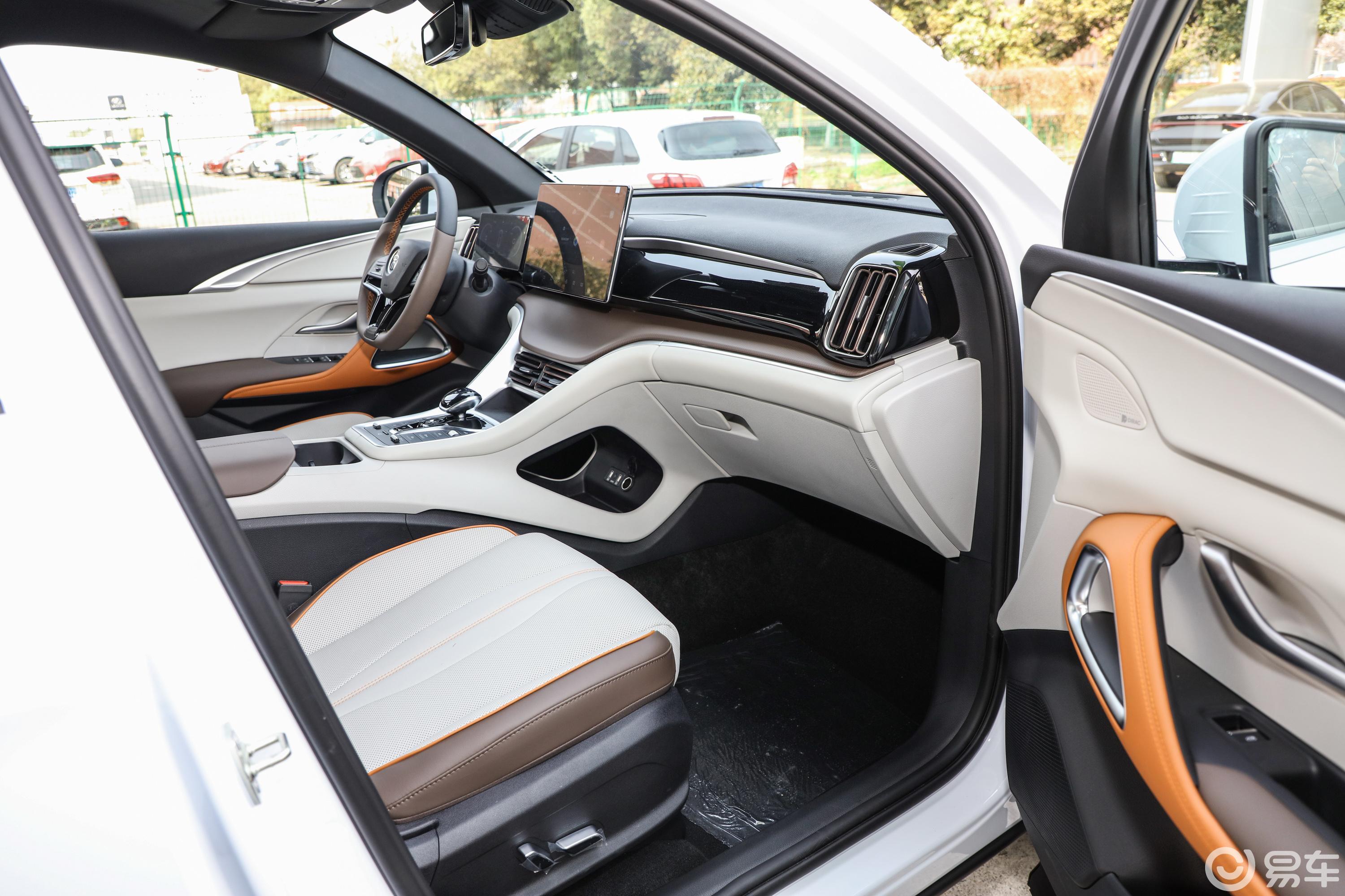 【宋Pro新能源DM-i 51KM 尊荣型内饰全景副驾驶员方向图片-汽车图片大全】-易车