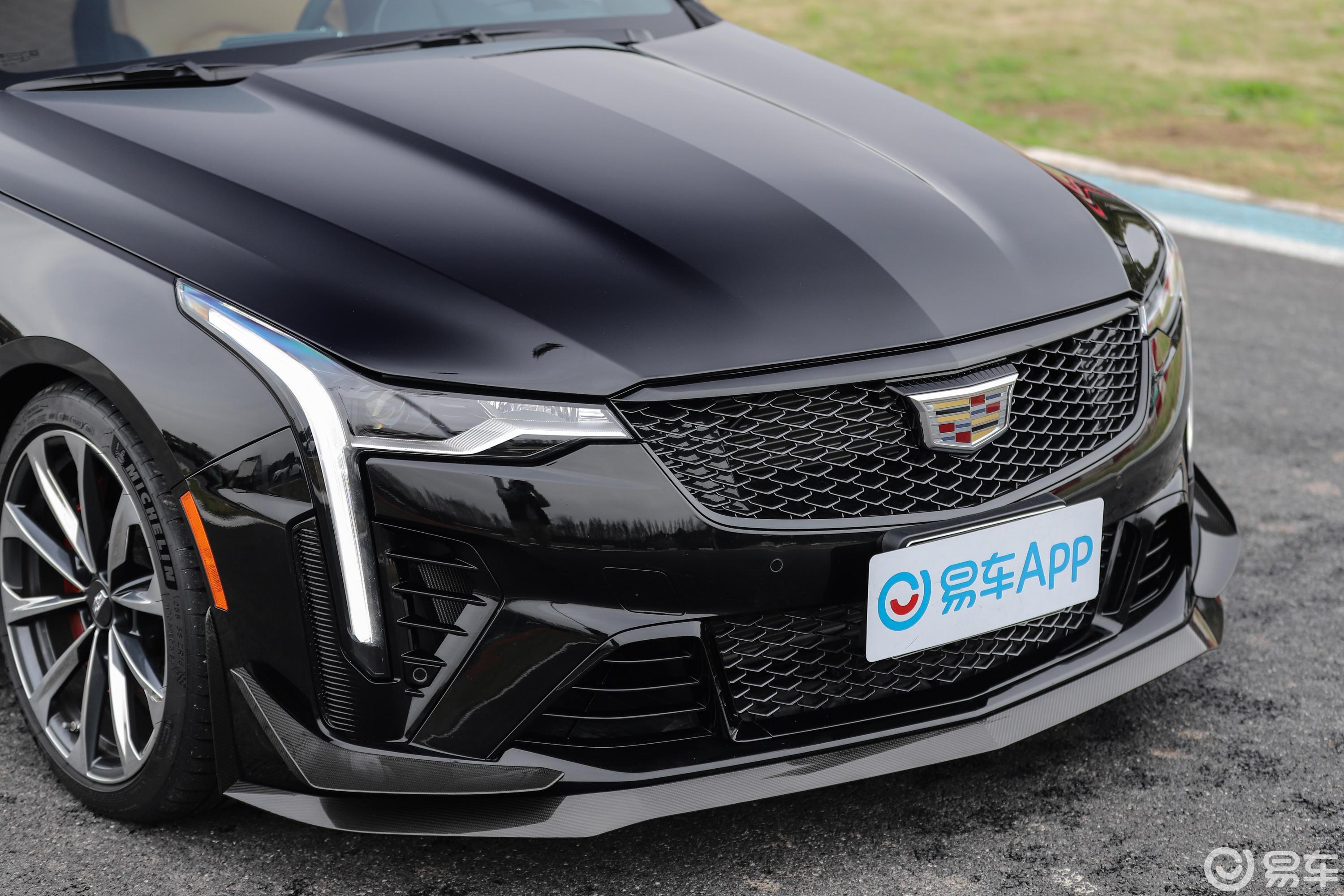 【凯迪拉克CT4-VBlackwing前格栅侧俯拍图片-汽车图片大全】-易车