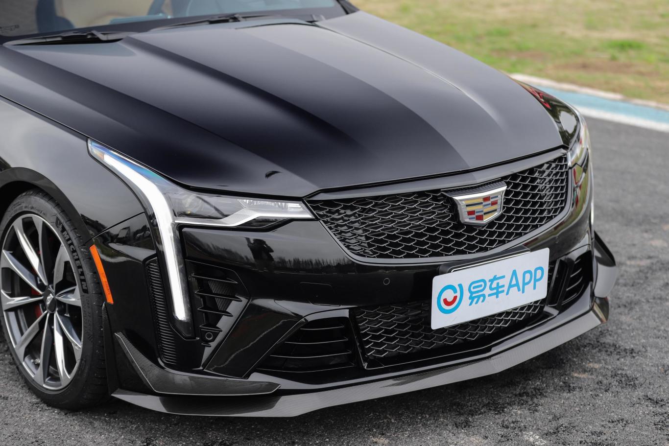 【凯迪拉克CT4-VBlackwing前格栅侧俯拍图片-汽车图片大全】-易车