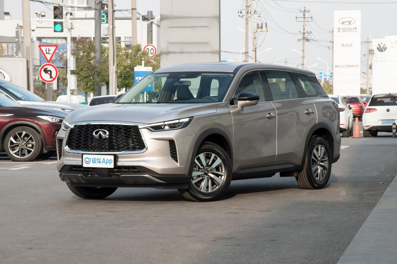 【英菲尼迪QX602.0T 手自一体 两驱 舒享版侧前45度车头向左水平图片-汽车图片大全】-易车