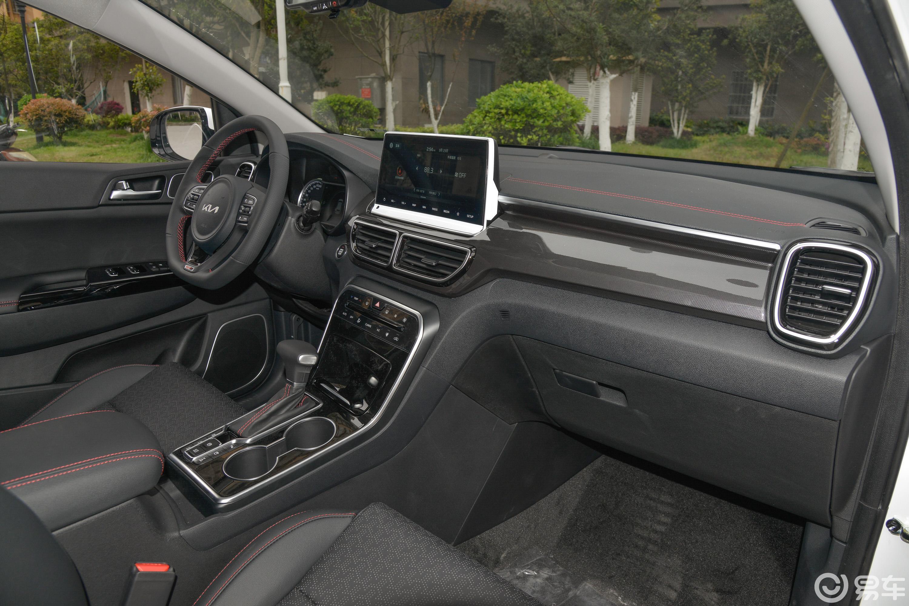 【起亚KX51.6T 双离合 四驱 焕新版内饰全景副驾驶员方向图片-汽车图片大全】-易车