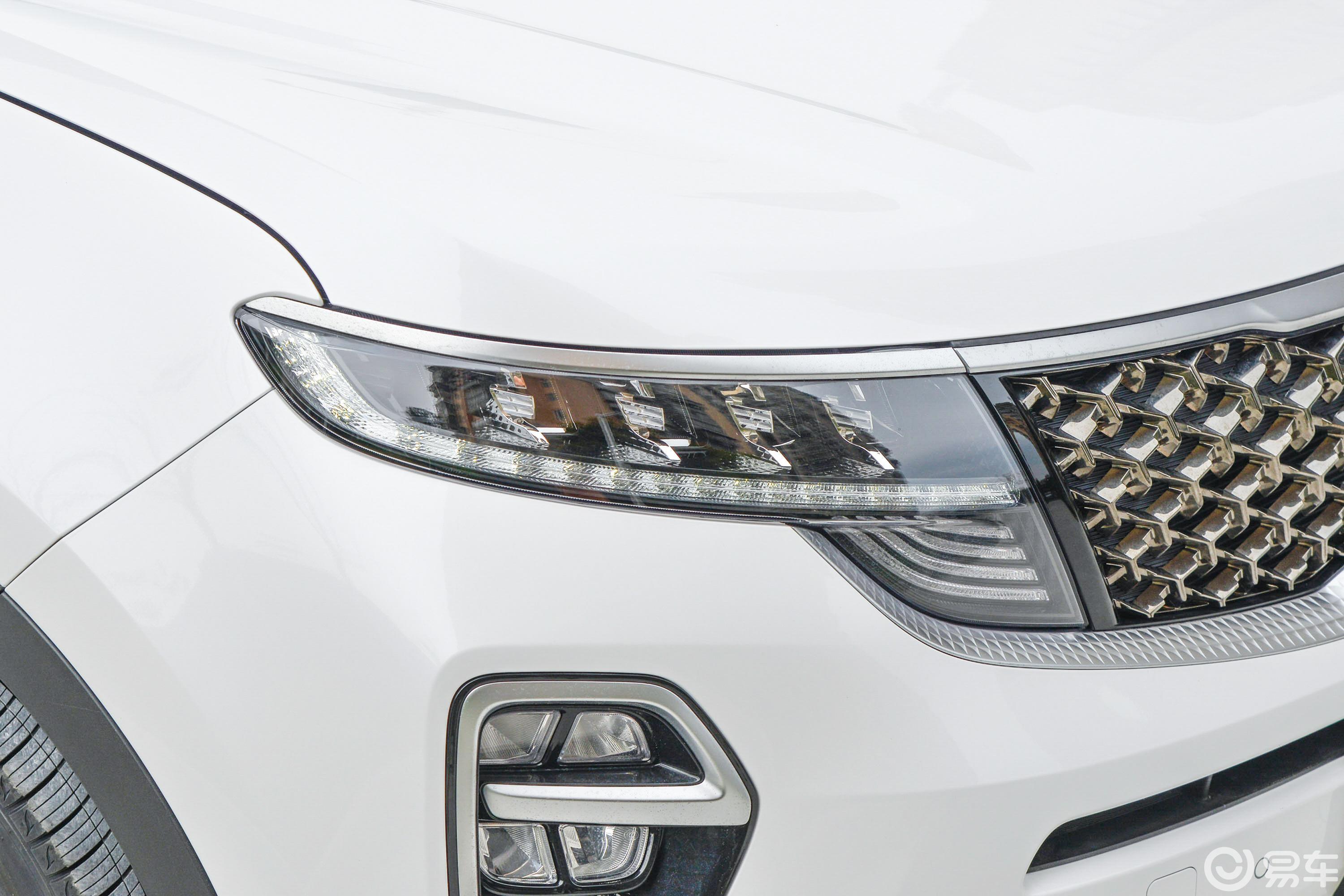 【起亚KX51.6T 双离合 四驱 焕新版大灯侧45度俯拍图片-汽车图片大全】-易车