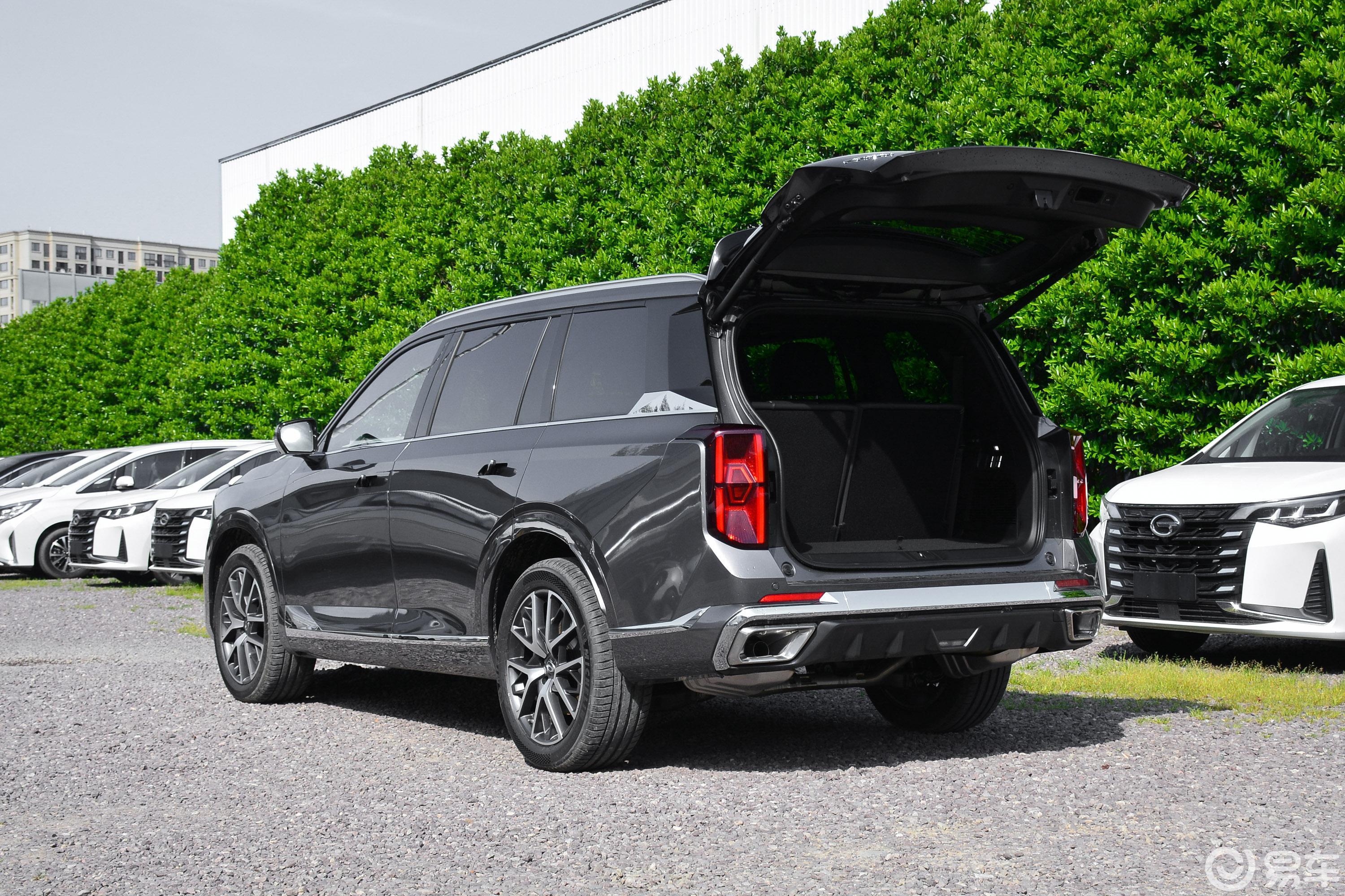 【传祺GS8双擎 2.0T 两驱尊贵版 7座后备厢开启45度侧拍图片-汽车图片大全】-易车