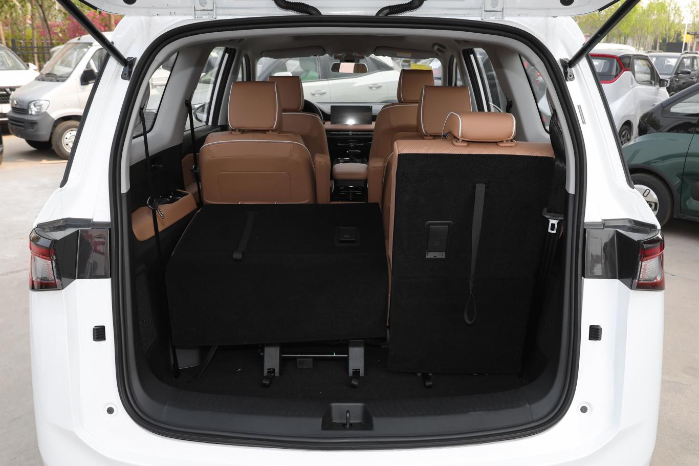 【五菱佳辰1.5T CVT尊享旗舰型后备厢图片-汽车图片大全】-易车