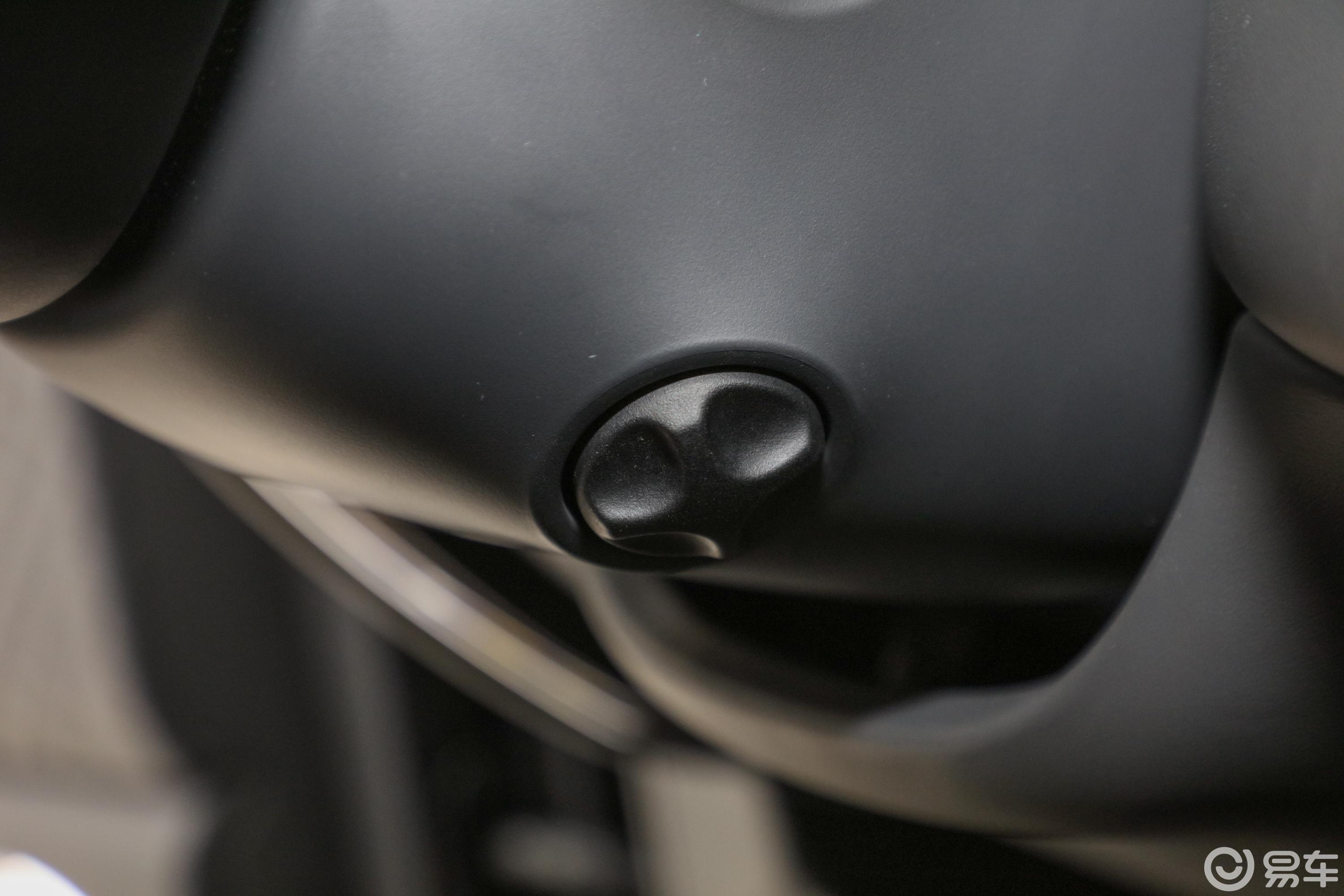 【红旗LS74.0T 典雅旗航版 6座方向盘调节图片-汽车图片大全】-易车