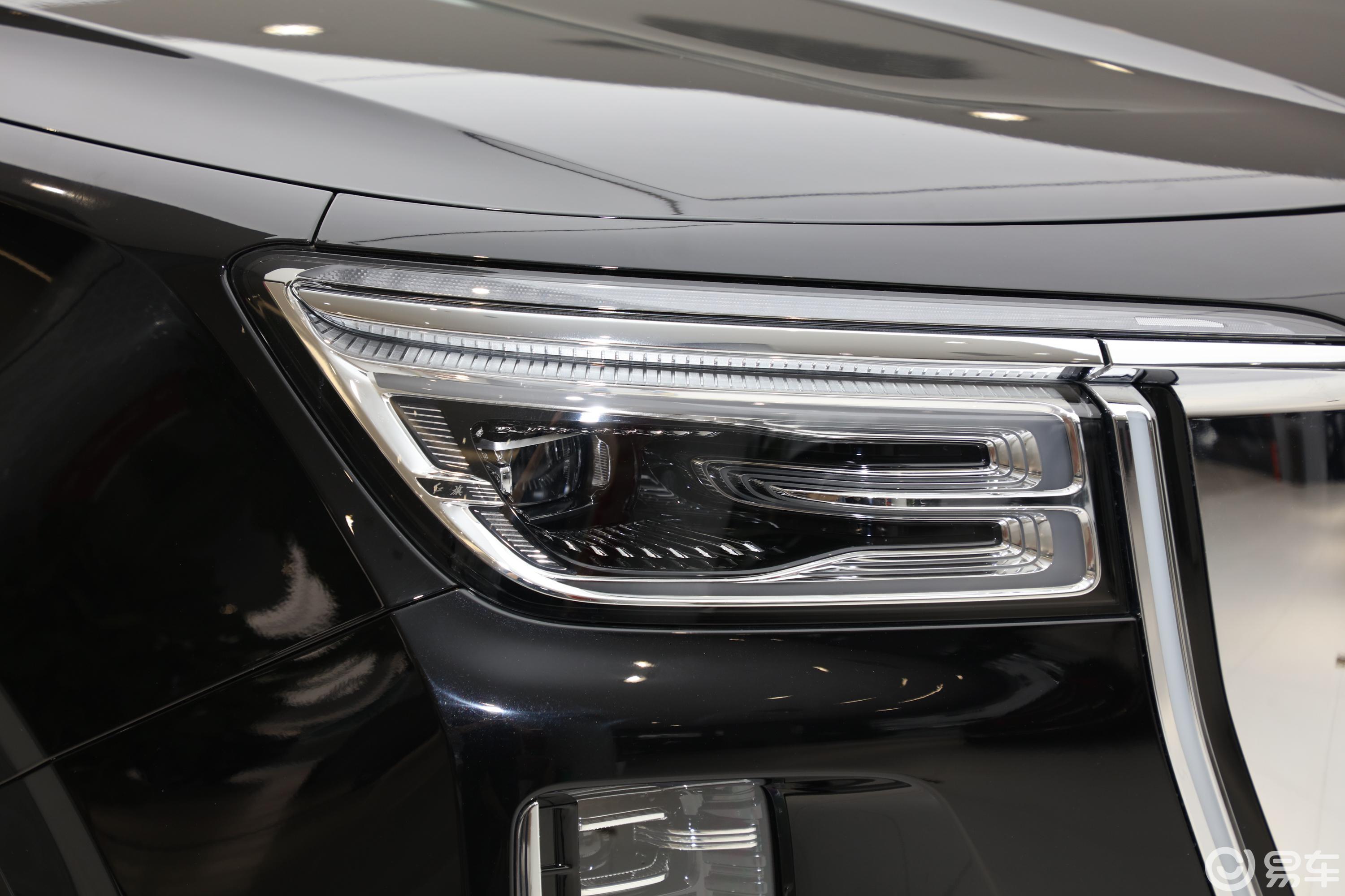 【红旗LS74.0T 典雅旗航版 6座大灯侧45度俯拍图片-汽车图片大全】-易车