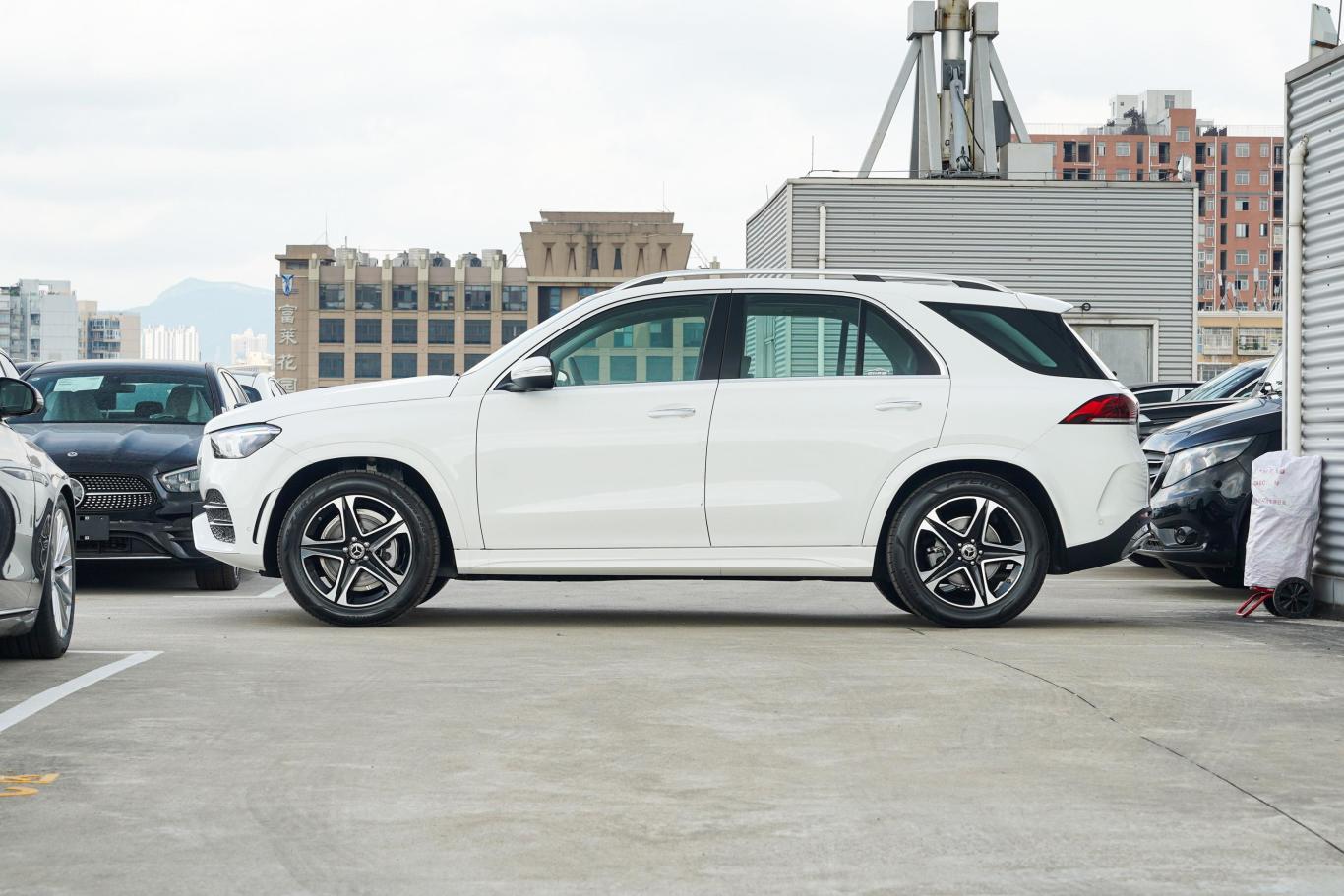 【奔驰GLE改款 GLE 350 4MATIC 时尚型正侧车头向左水平图片-汽车图片大全】-易车