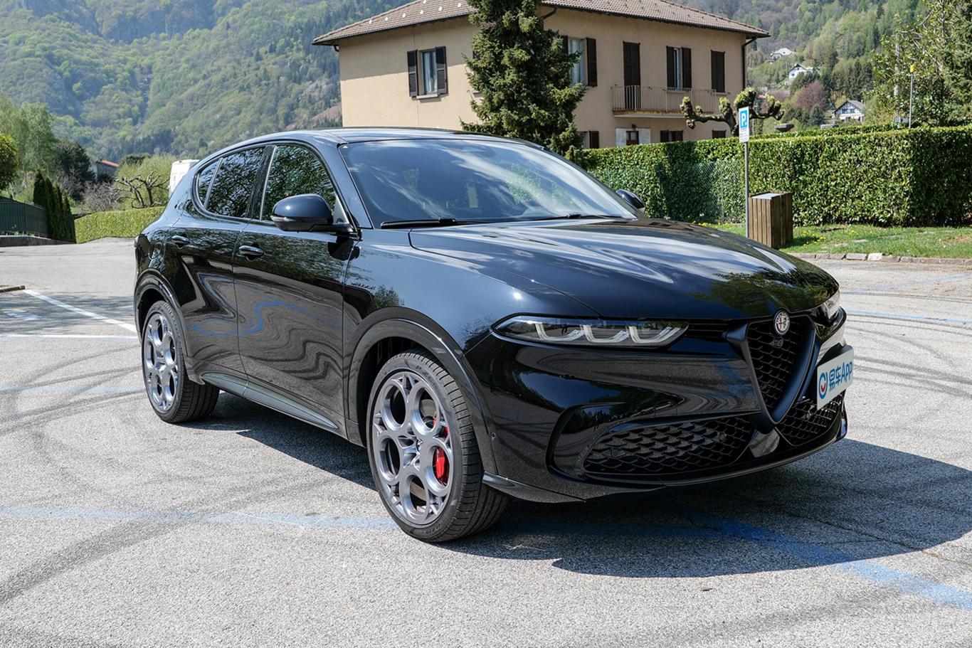 【Tonale托纳利2.0T 纵擎版侧前45度车头向右水平图片-汽车图片大全】-易车