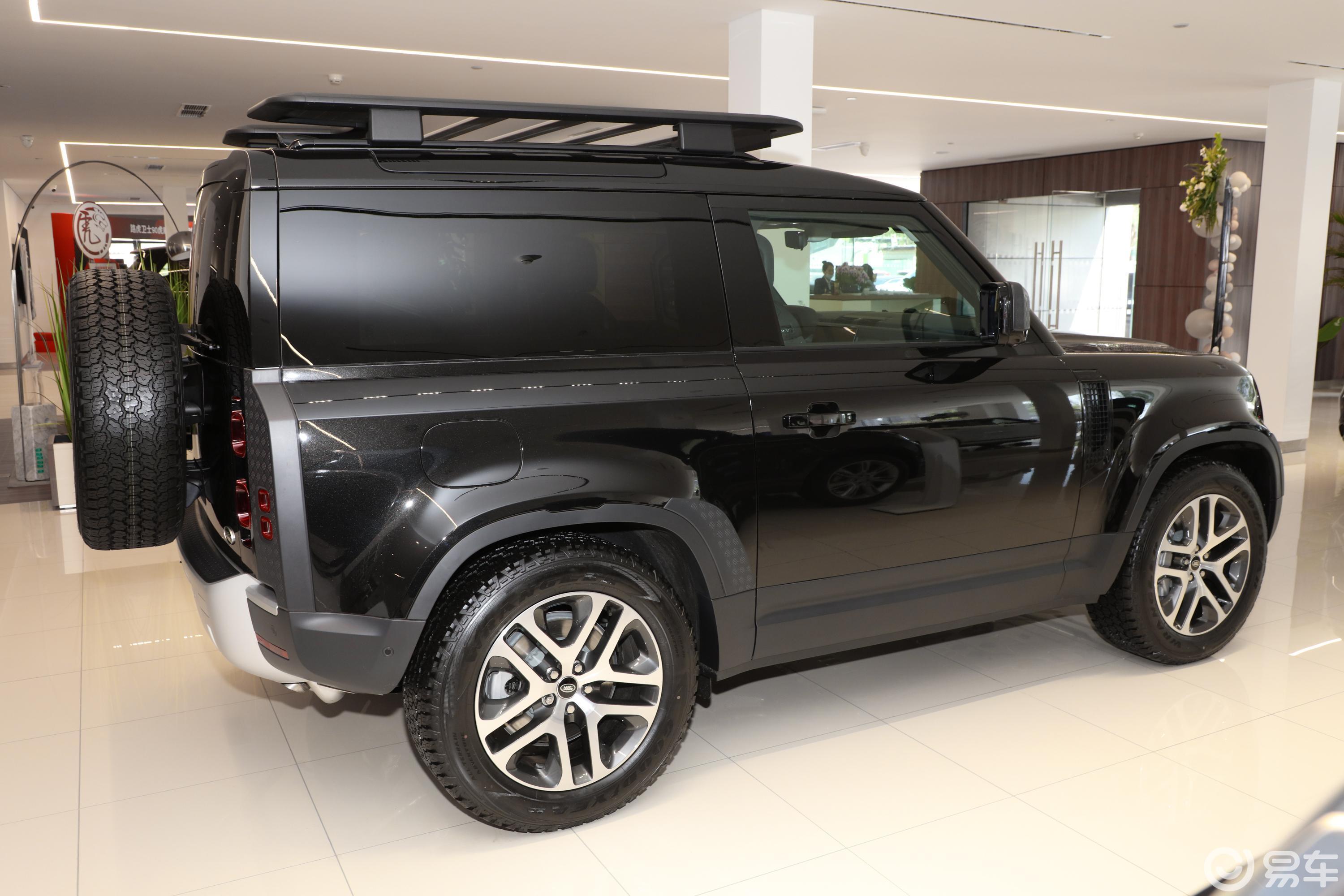 【卫士90 3.0T P400 暗黑特别版正侧车头向右水平图片-汽车图片大全】-易车