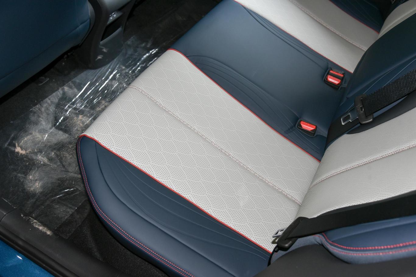 【元PLUS510KM 旗舰型PLUS后排空间图片-汽车图片大全】-易车