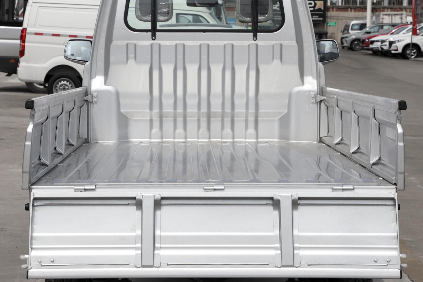 【东风小康K011.3L 手动 基本型 国VI后备厢空间特写图片-汽车图片大全】-易车