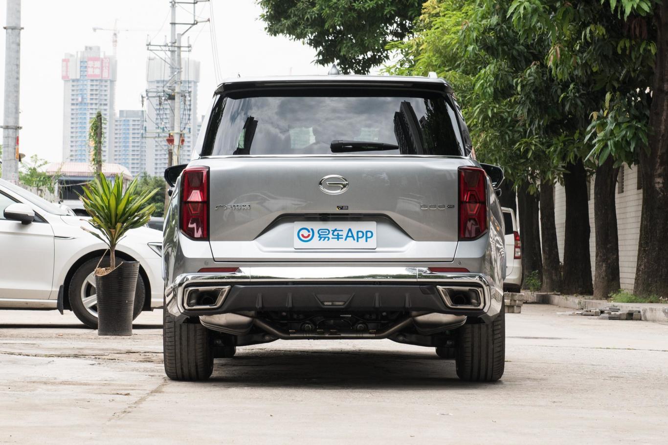 【传祺GS82.0T 四驱至尊版 6座正后水平图片-汽车图片大全】-易车