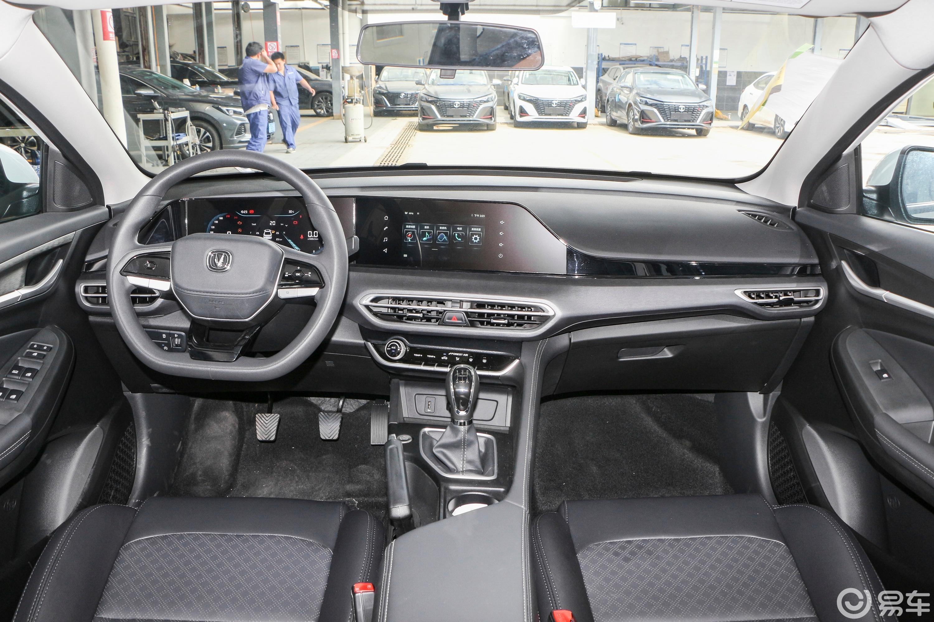 【逸动PLUS 1.6L GDI 手动精英版内饰全景正拍图片-汽车图片大全】-易车