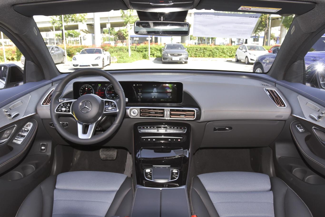 【奔驰EQC改款 EQC 350 4MATIC内饰全景正拍图片-汽车图片大全】-易车