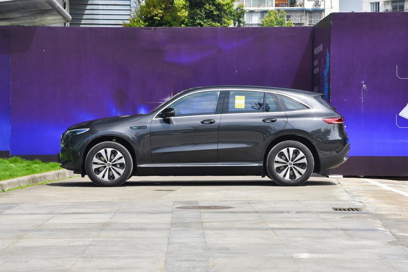 【奔驰EQC改款 EQC 350 4MATIC正侧车头向左水平图片-汽车图片大全】-易车