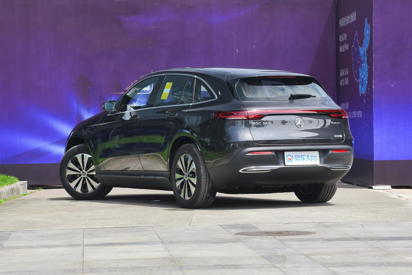 【奔驰EQC改款 EQC 350 4MATIC侧后45度车头向左水平图片-汽车图片大全】-易车