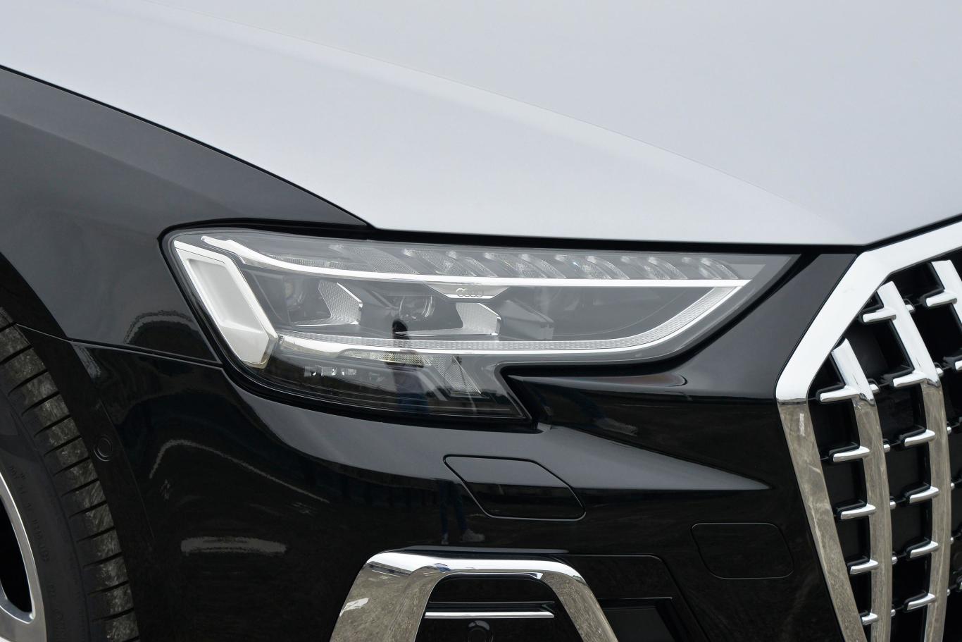 【奥迪A8A8L Horch 创始人版 双色典藏型大灯侧45度俯拍图片-汽车图片大全】-易车