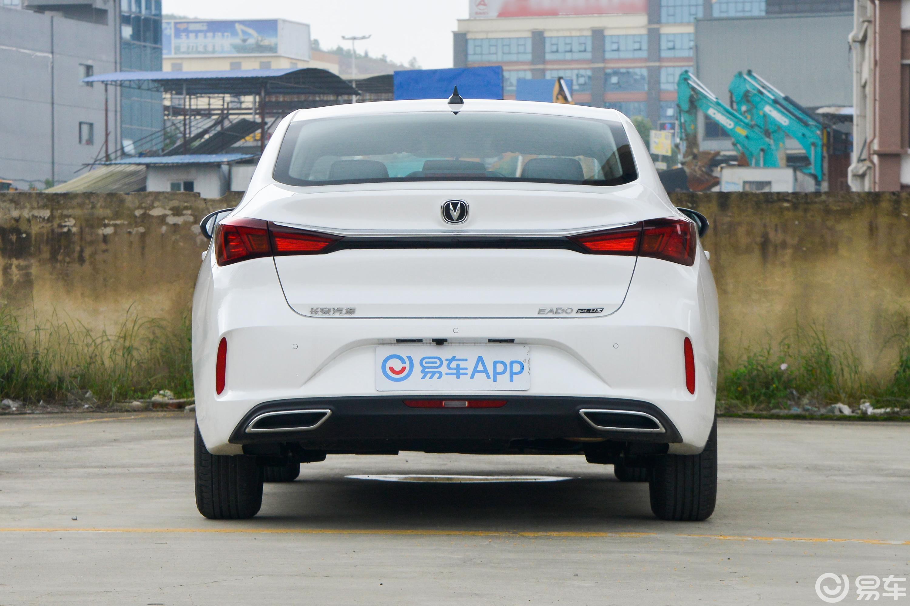 【逸动PLUS 1.6L GDI CVT精英版正后水平图片-汽车图片大全】-易车