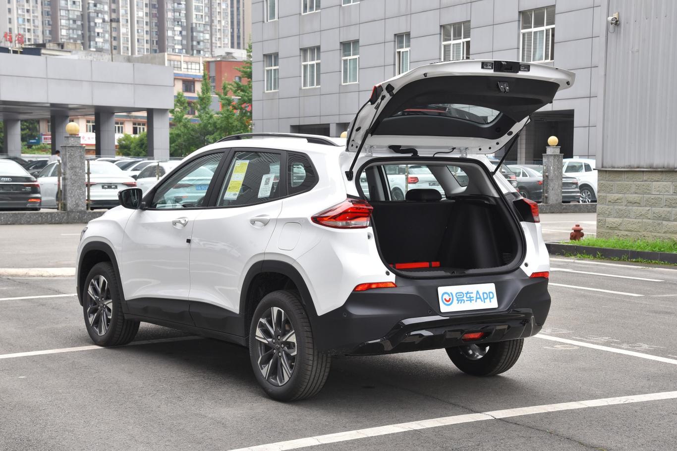 【创酷RS 1.5T CVT 酷Pro后备厢开启45度侧拍图片-汽车图片大全】-易车