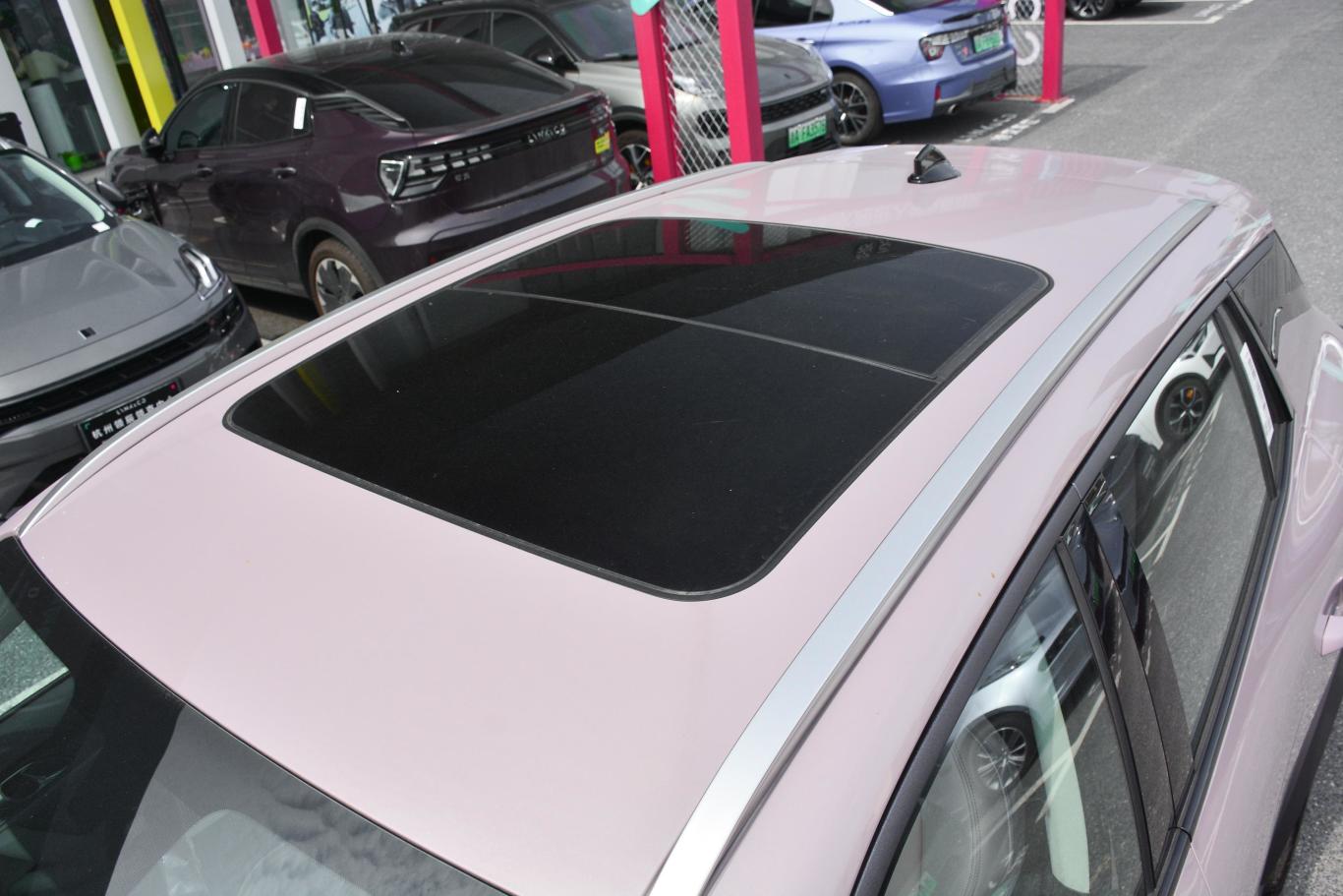 【领克06 PHEV1.5T 84km Shero粉色特别版外观图片-汽车图片大全】-易车