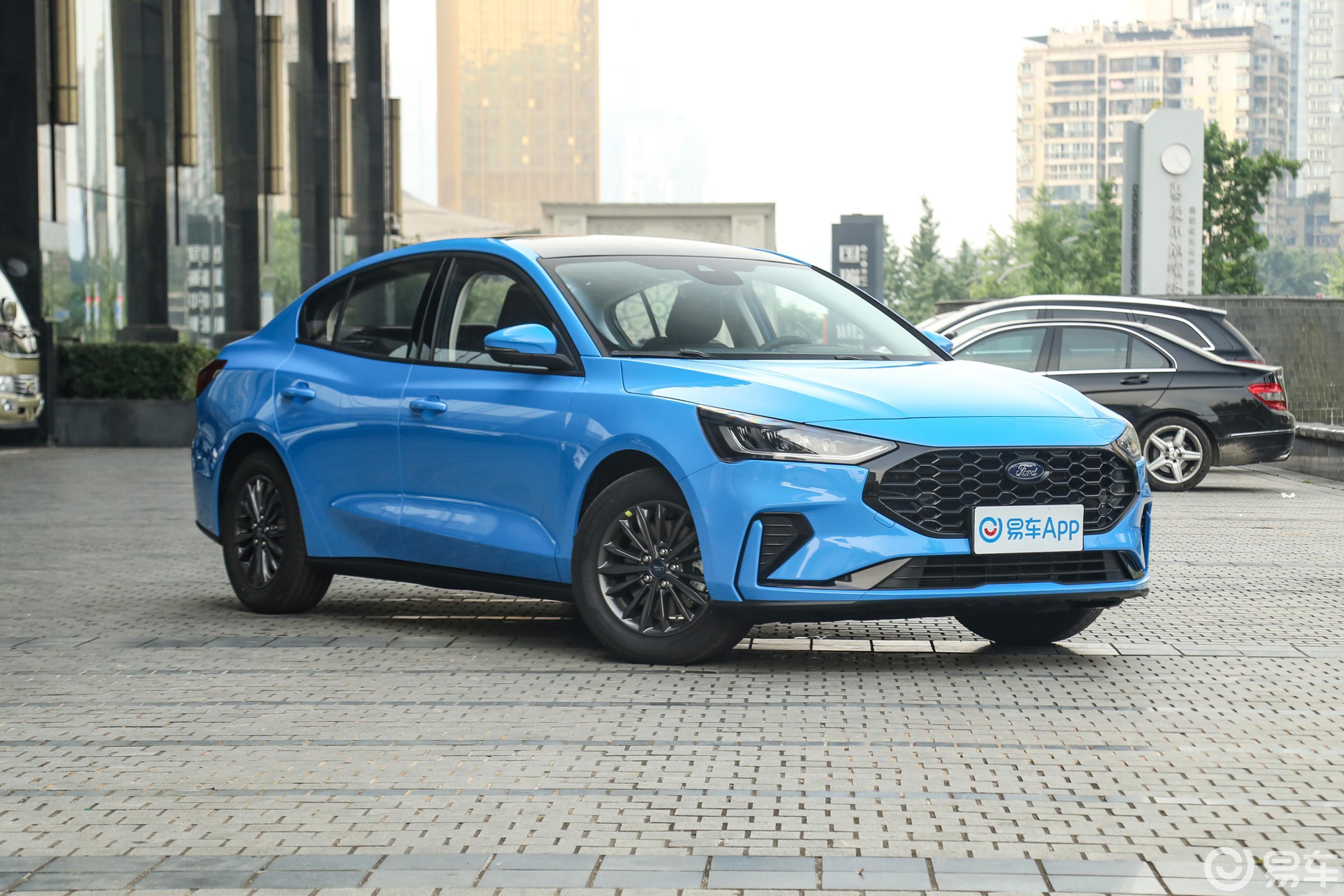 【福克斯三厢 EcoBoost180 竞速版侧前45度车头向右水平图片-汽车图片大全】-易车