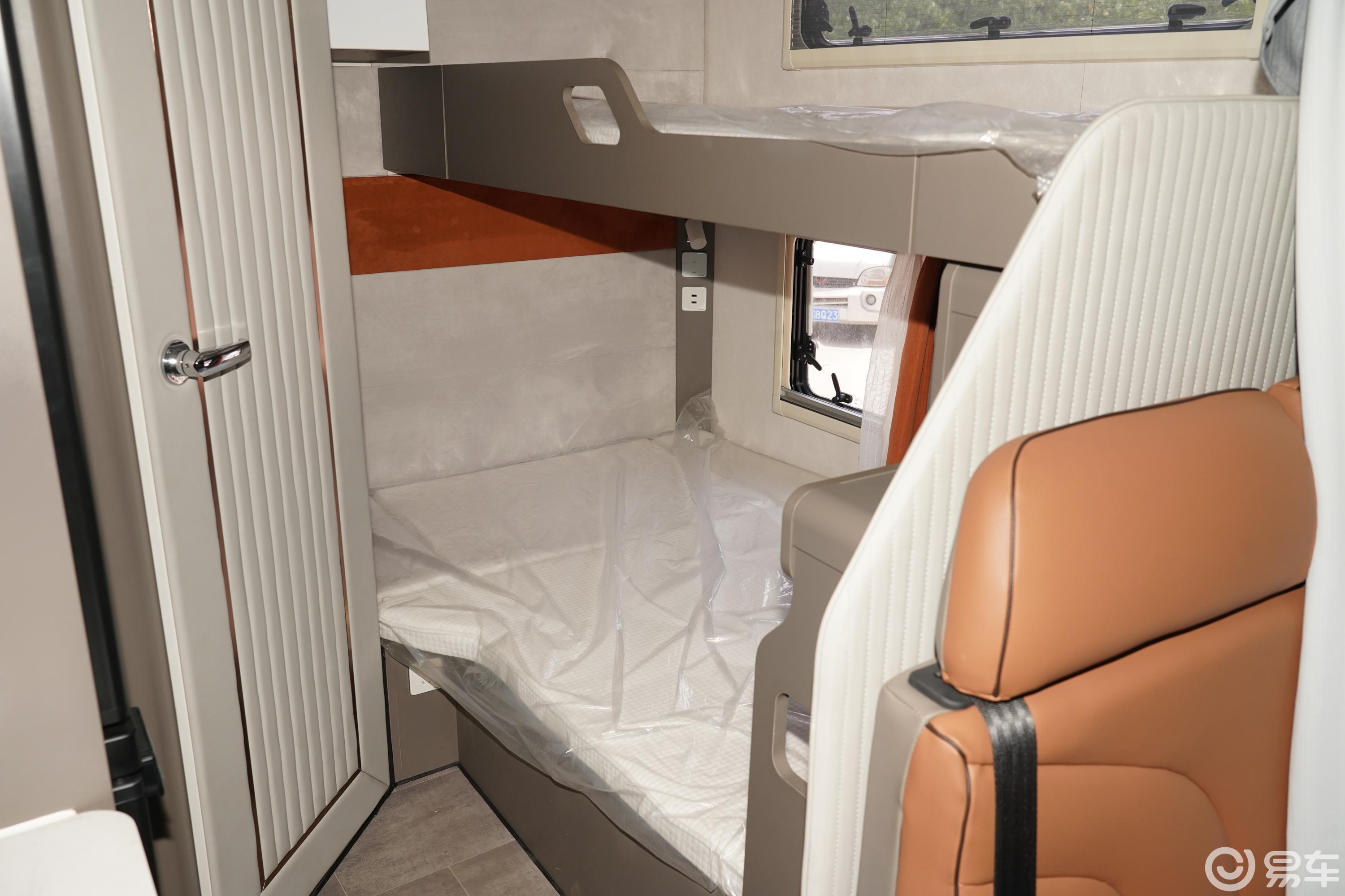 【上汽大通MAXUS H90生活家H90 3.0T 山居版 纵床空间图片-汽车图片大全】-易车