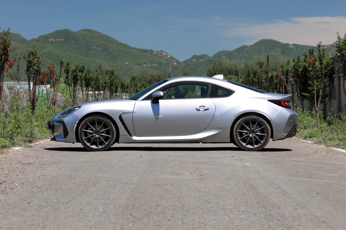 【斯巴鲁BRZ2.4L 自动版EyeSight正侧车头向左水平图片-汽车图片大全】-易车