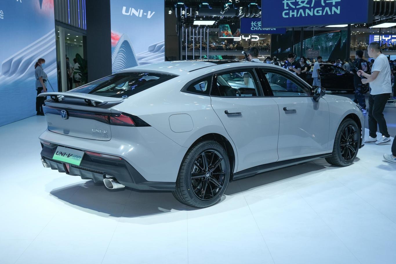 【长安UNI-V 智电iDD1.5T 顶配版图片-汽车图片大全】-易车