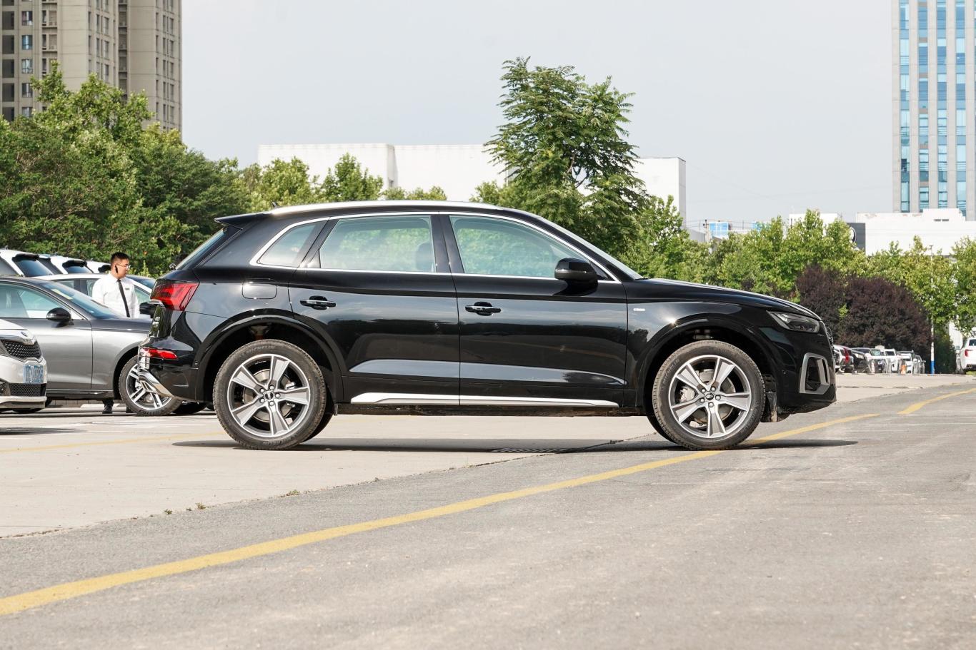 【奥迪Q5L改款 45 TFSI 豪华动感型正侧车头向右水平图片-汽车图片大全】-易车