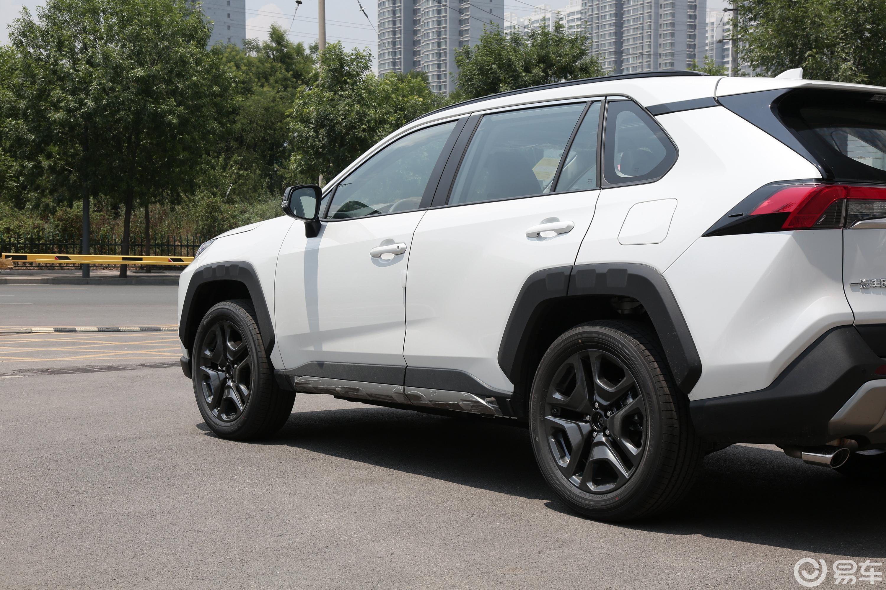 【RAV4荣放2.0L CVT四驱尊贵版外观细节图片-汽车图片大全】-易车