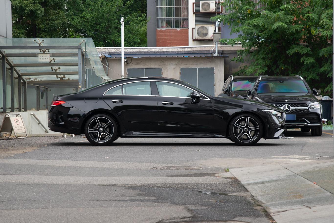 【奔驰CLSCLS 300 动感型正侧车头向右水平图片-汽车图片大全】-易车