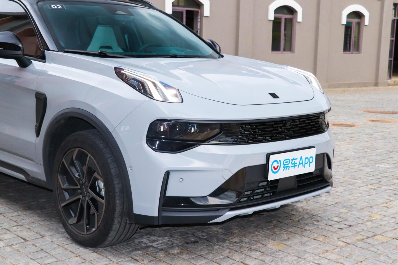 【领克01EM-F 1.5T 两驱晨曦版前格栅侧俯拍图片-汽车图片大全】-易车