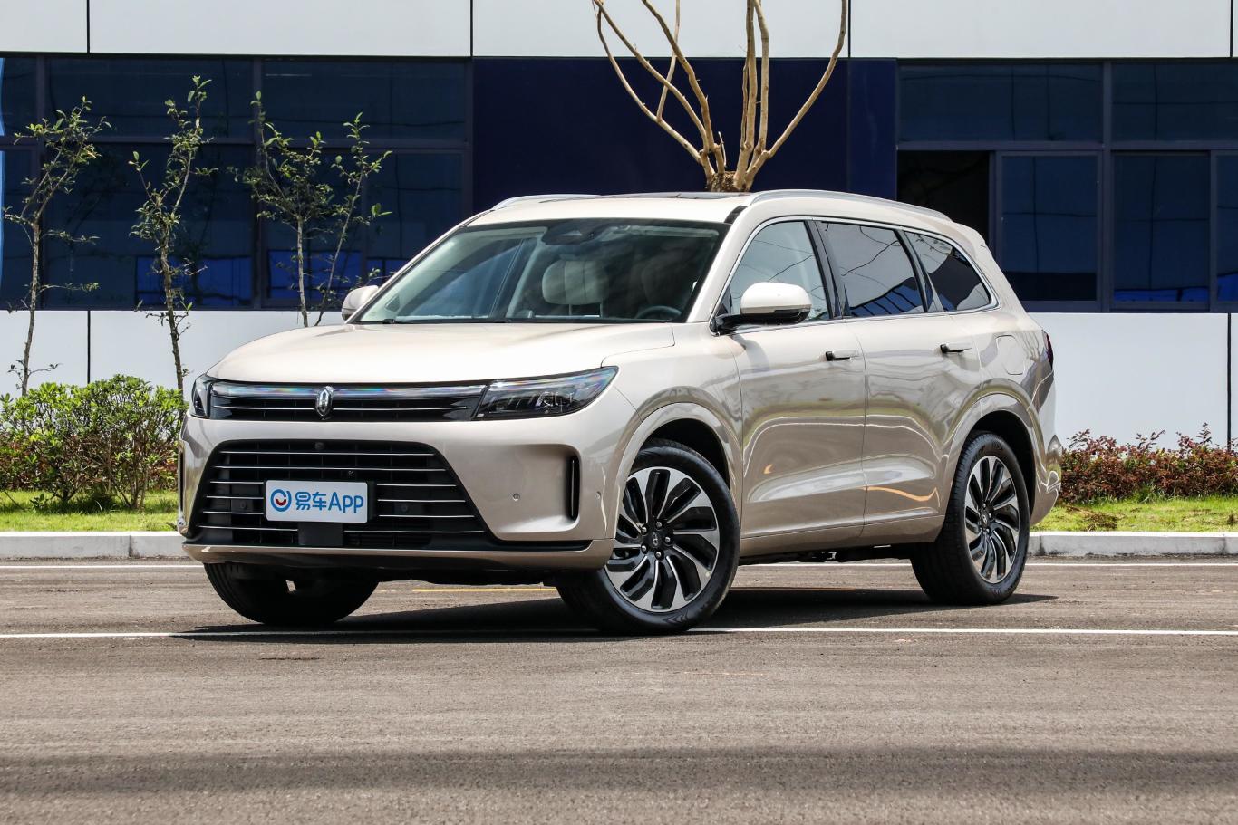 【问界M71.5T 200km 四驱豪华版侧前45度车头向左水平图片-汽车图片大全】-易车