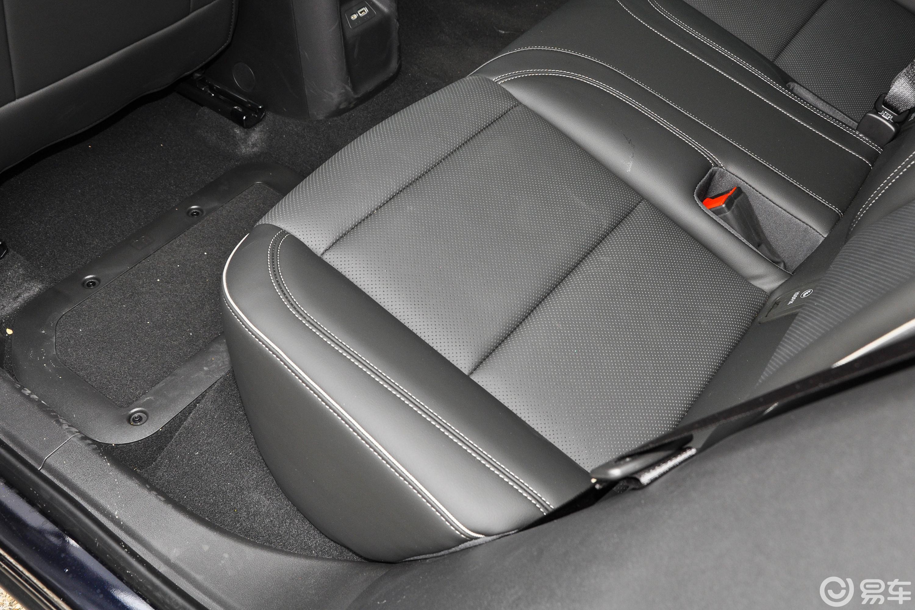 【昂科威昂科威Plus 652T 四驱豪华型 5座后排空间图片-汽车图片大全】-易车