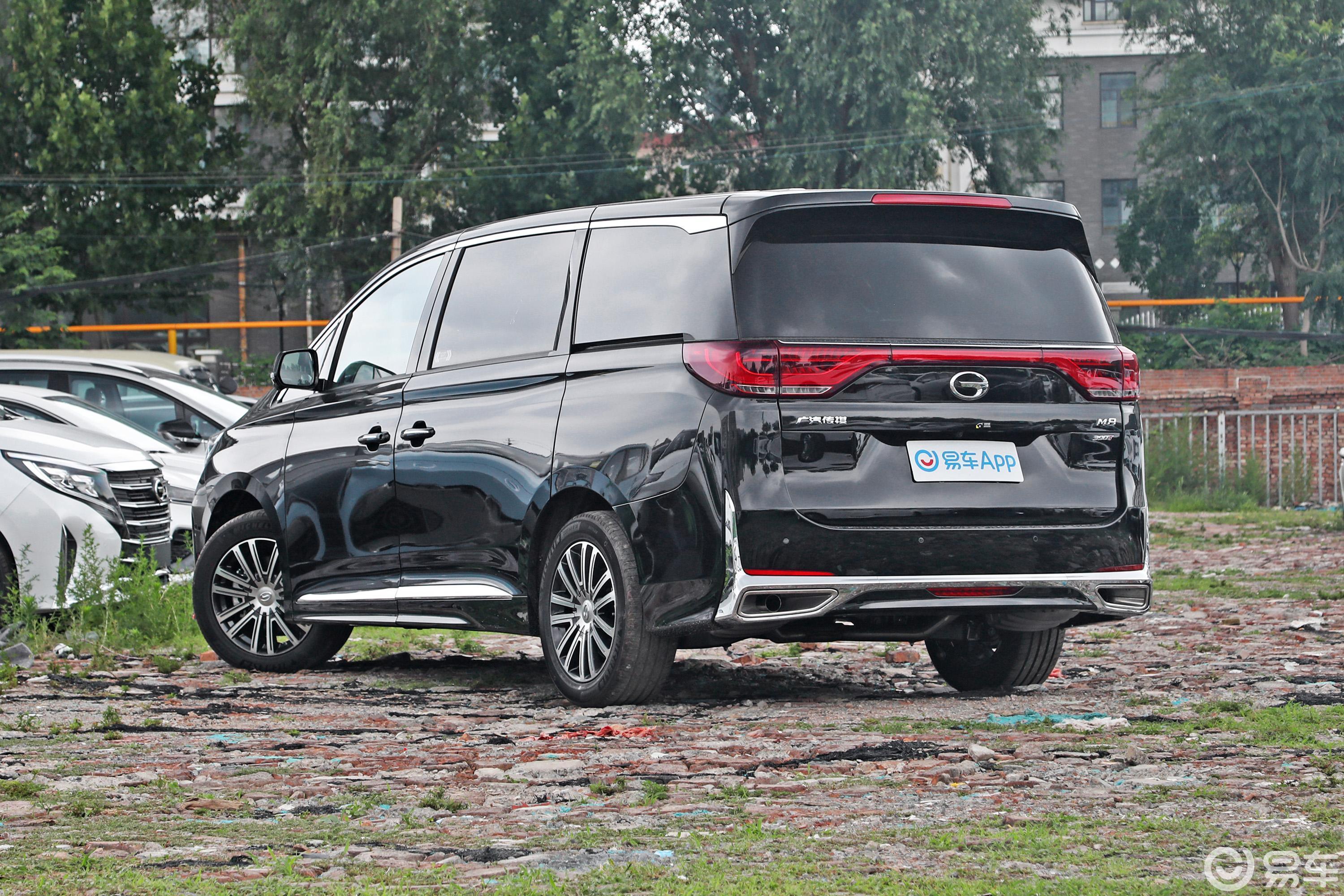 【传祺M8领秀系列 390T 尊贵版 7座侧后45度车头向左水平图片-汽车图片大全】-易车