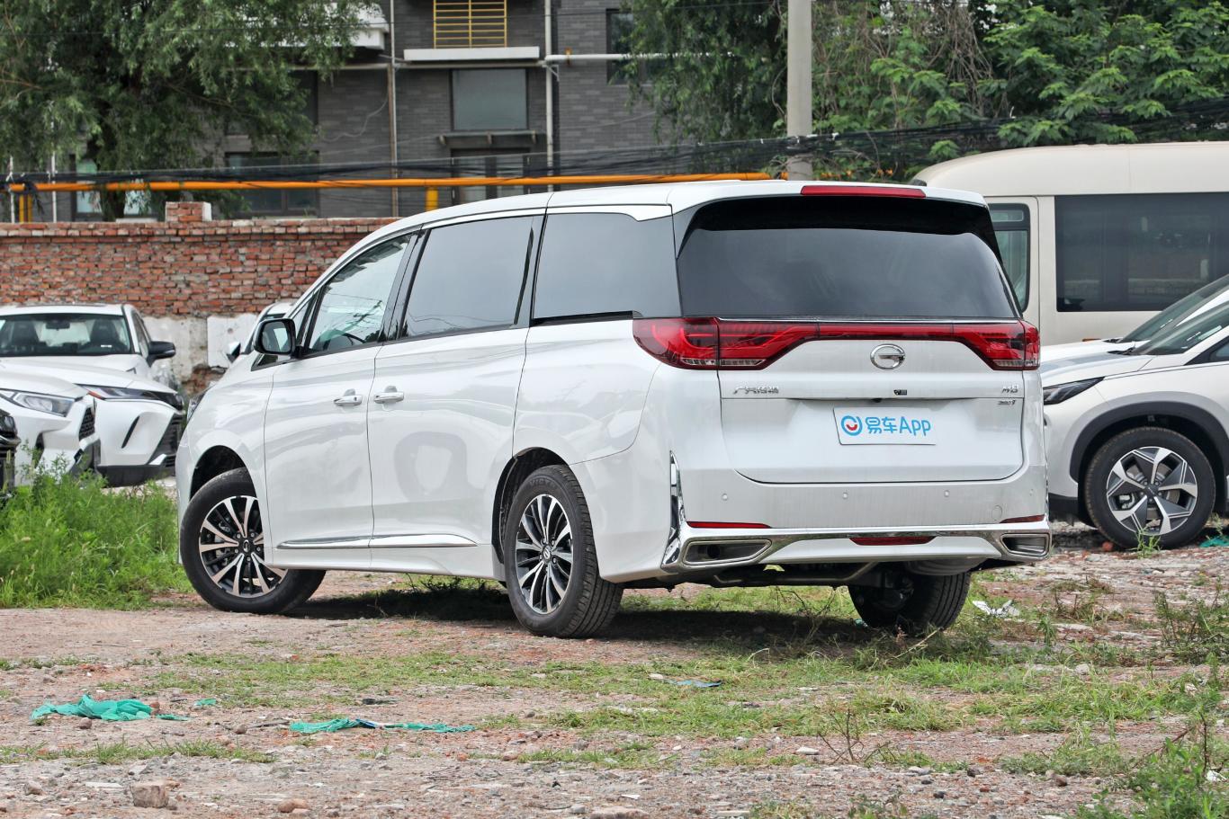 【传祺M8领秀系列 390T 尊享版 7座侧后45度车头向左水平图片-汽车图片大全】-易车