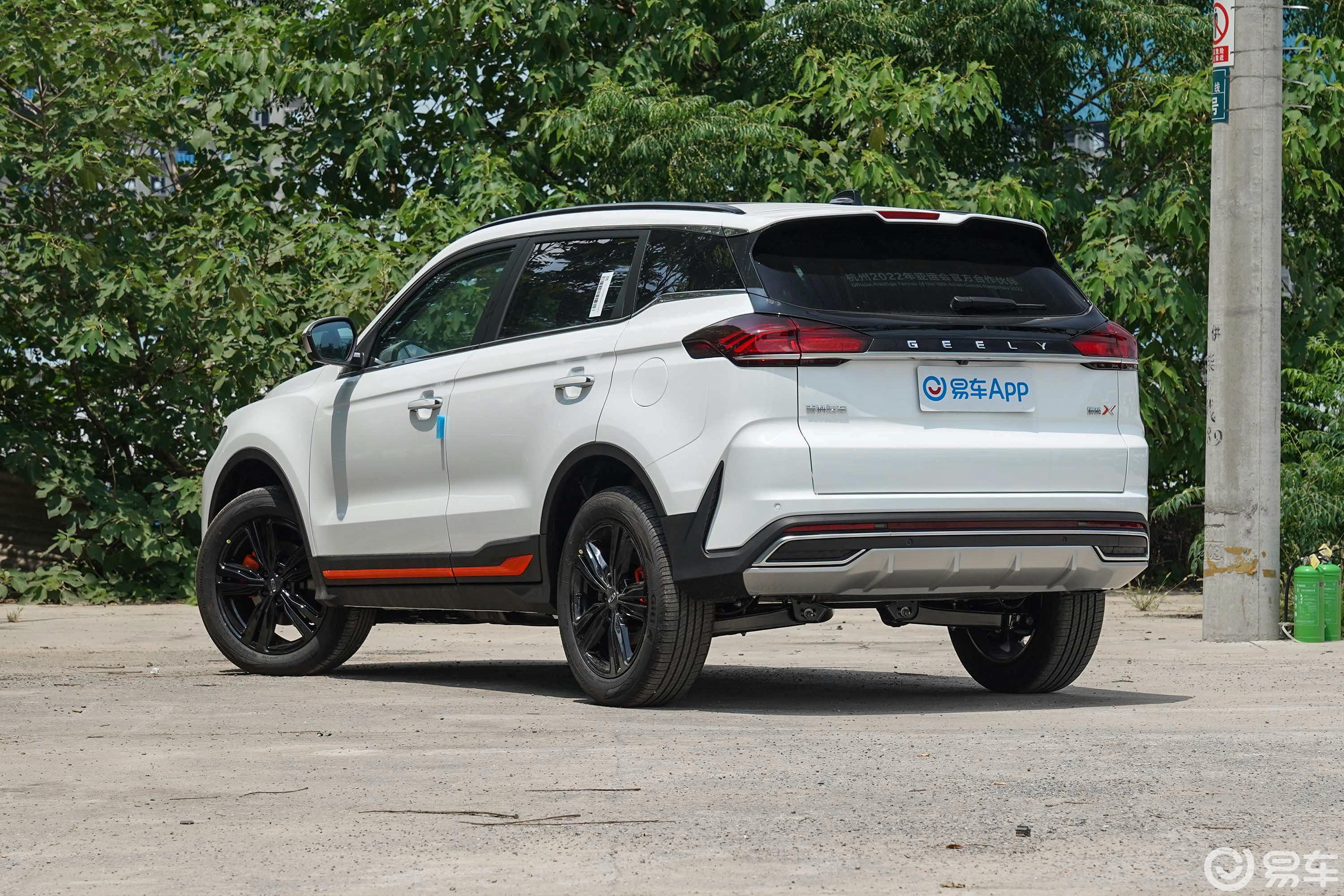 【博越博越X 1.8TD 双离合 两驱 智尚型侧后45度车头向左水平图片-汽车图片大全】-易车