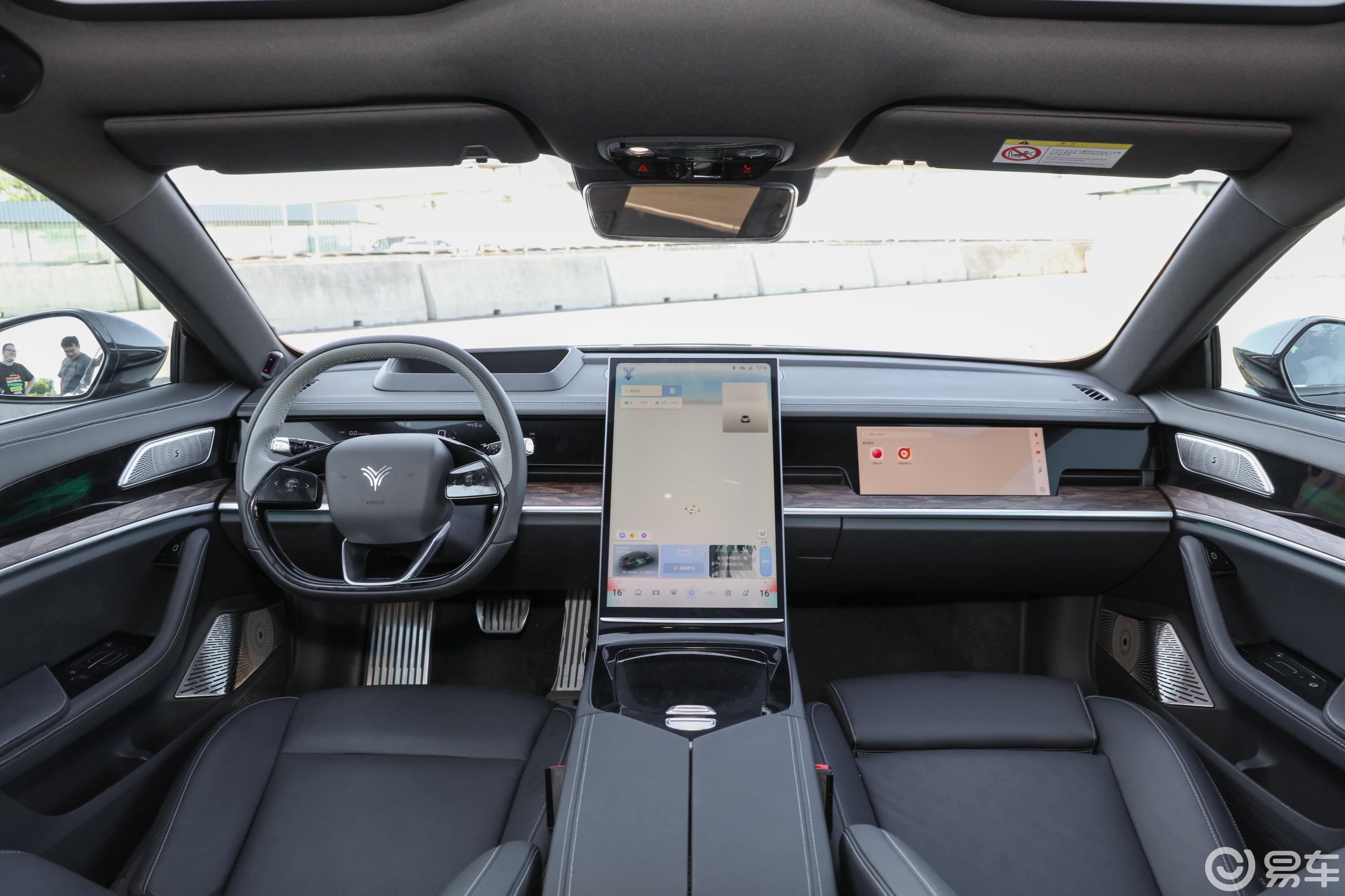 【哪吒S增程版 纯电310km 1160后驱大版内饰全景正拍图片-汽车图片大全】-易车