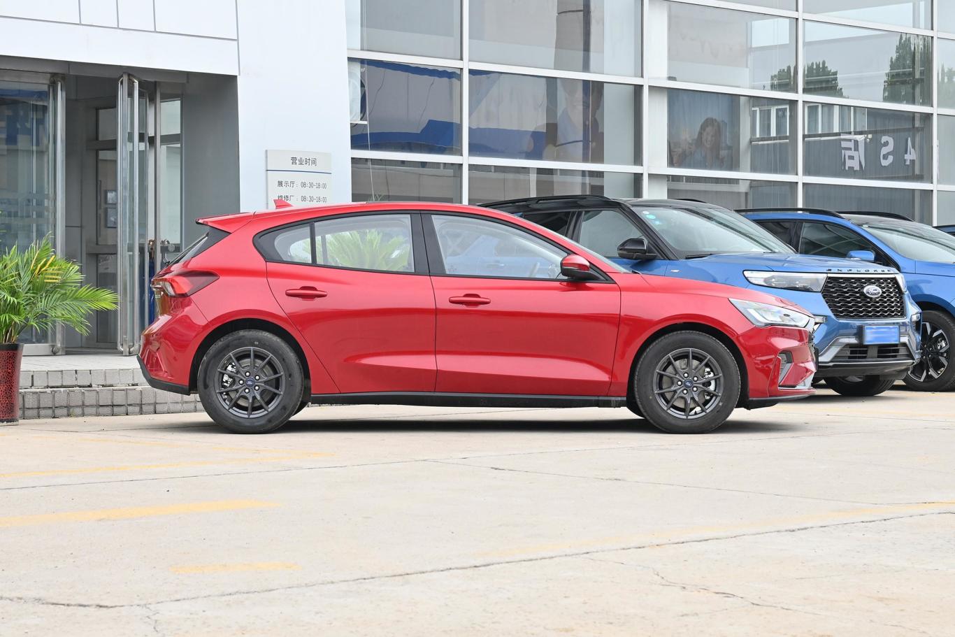 【福克斯两厢 EcoBoost180 竞速版正侧车头向右水平图片-汽车图片大全】-易车