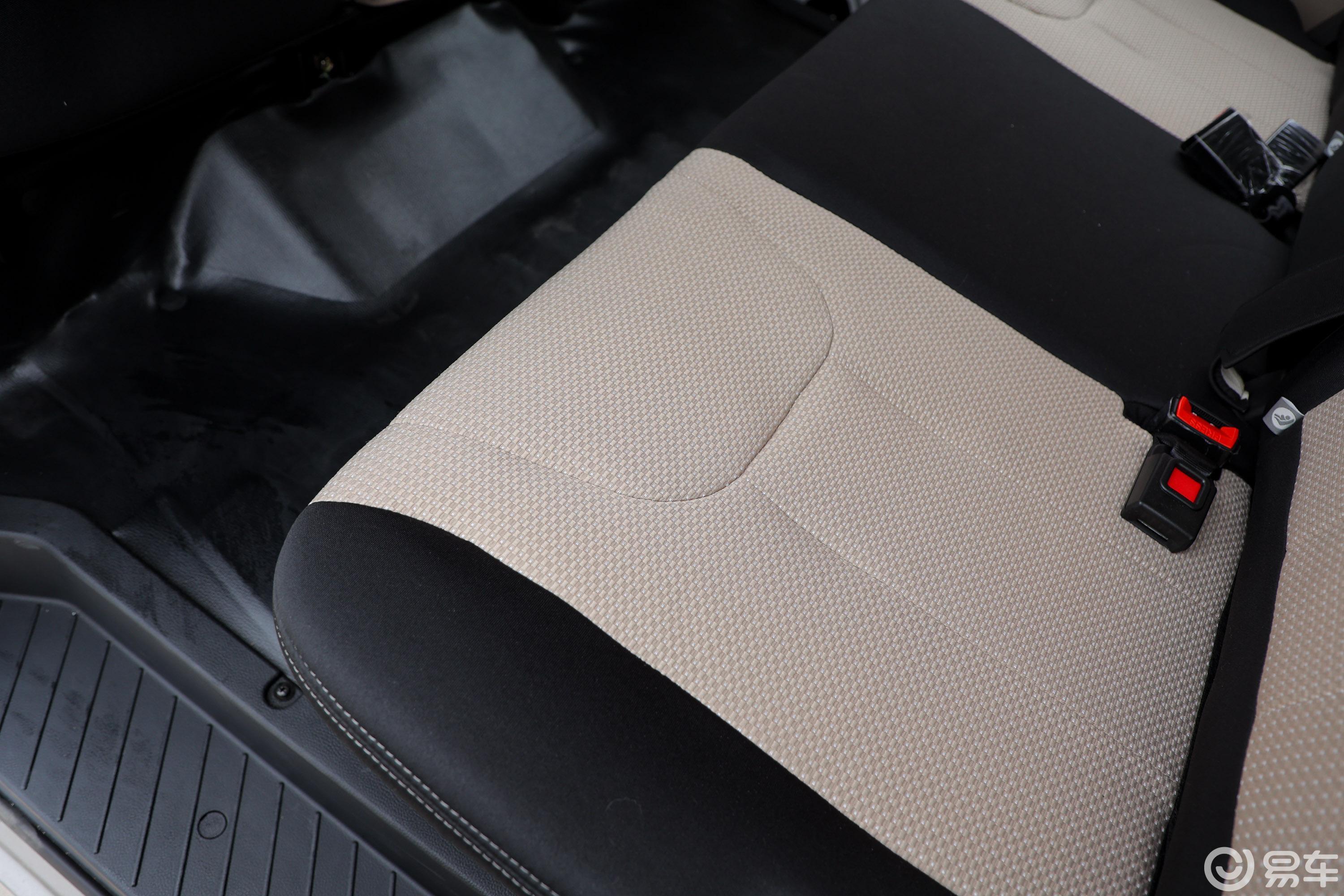 【跨越星V71.6L 手动背掀门豪华型 5座空间图片-汽车图片大全】-易车