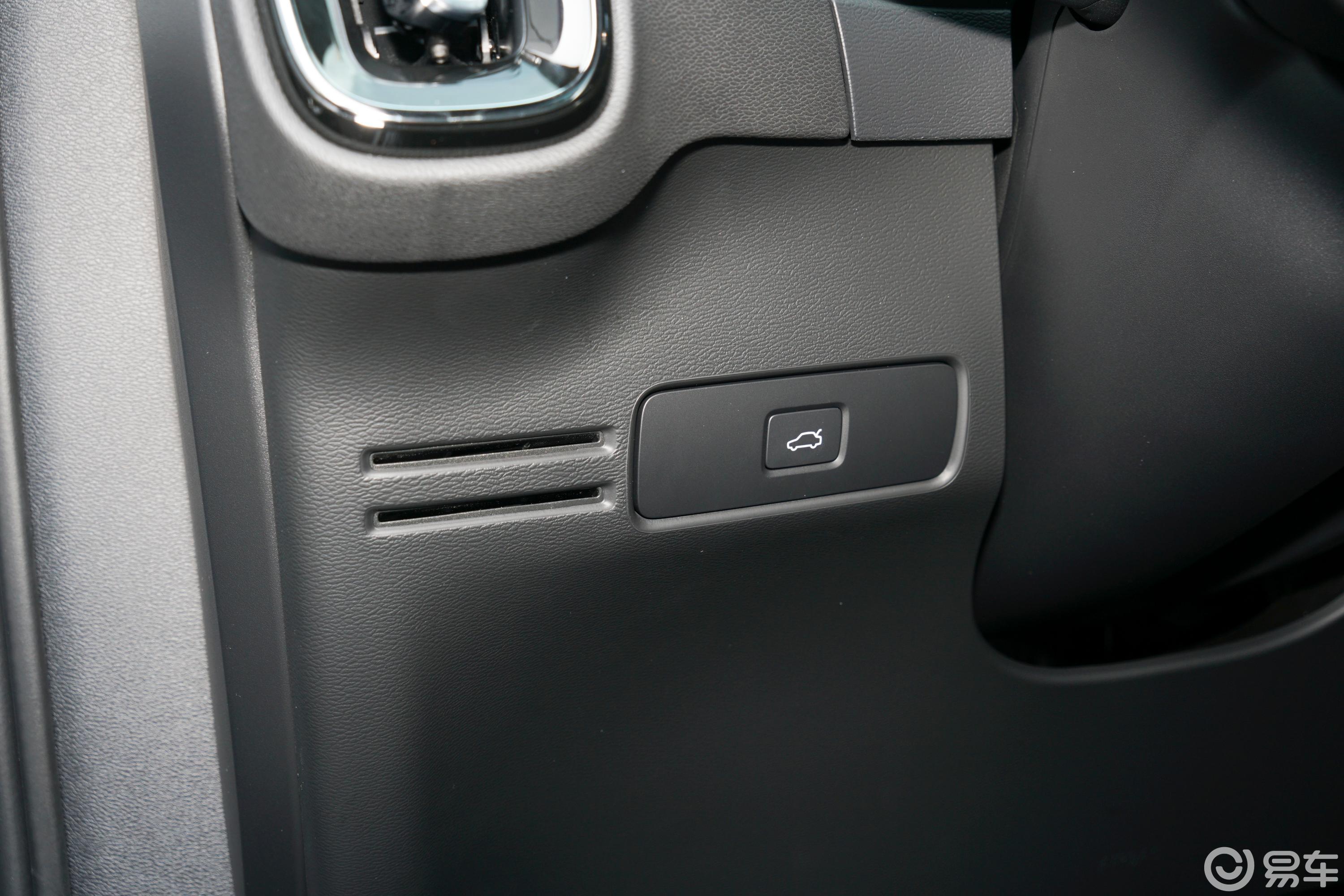 【沃尔沃XC40 RECHARGE529km 两驱长续航版PRO主驾驶位图片-汽车图片大全】-易车