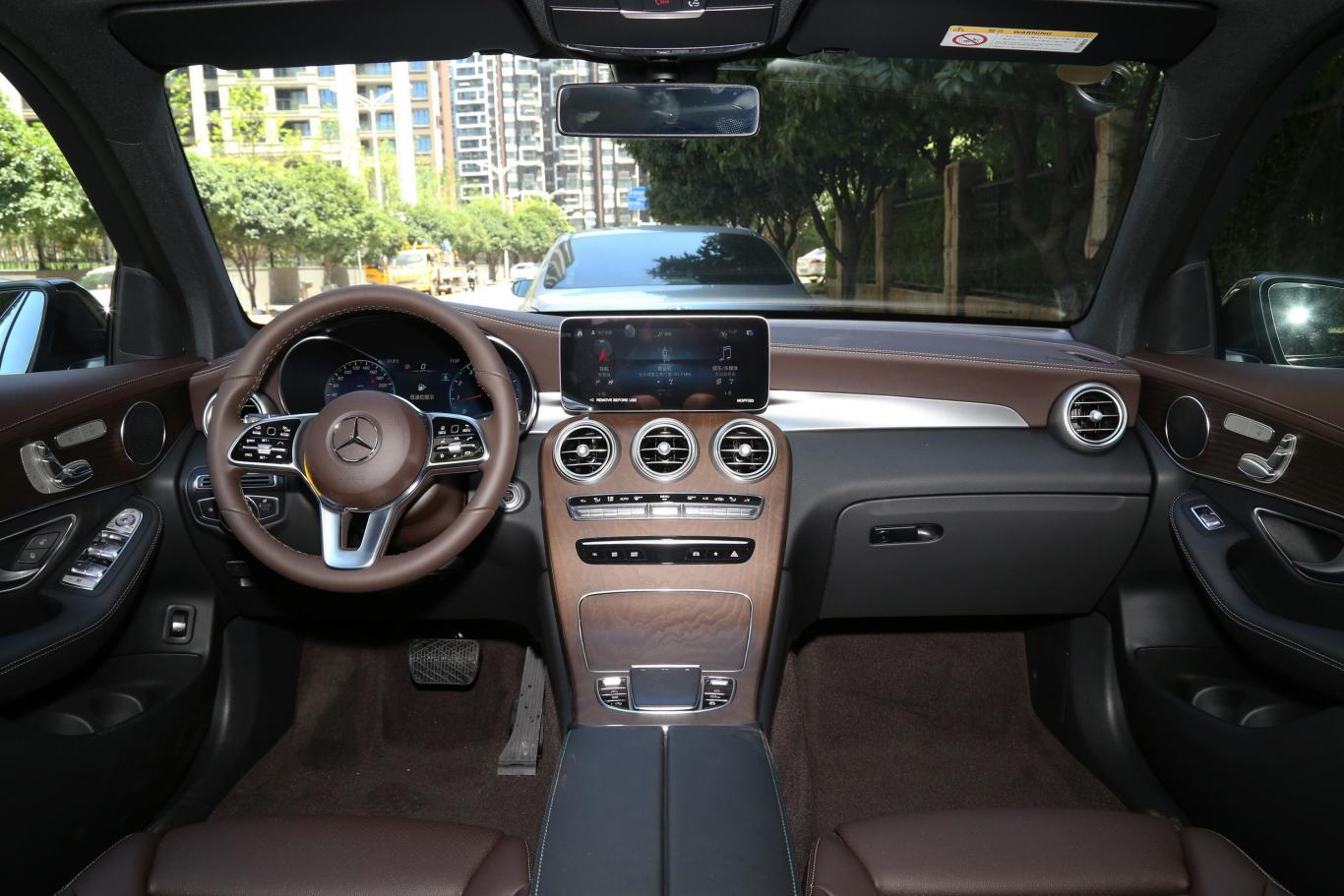 【奔驰GLC改款三 GLC 300 L 4MATIC 豪华型内饰全景正拍图片-汽车图片大全】-易车