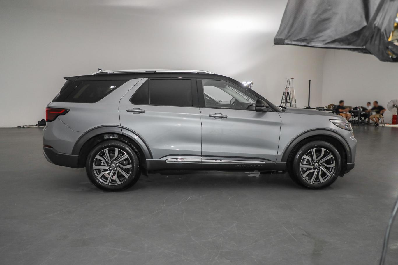 【探险者EcoBoost 285 四驱钛金版 6座正侧车头向右水平图片-汽车图片大全】-易车