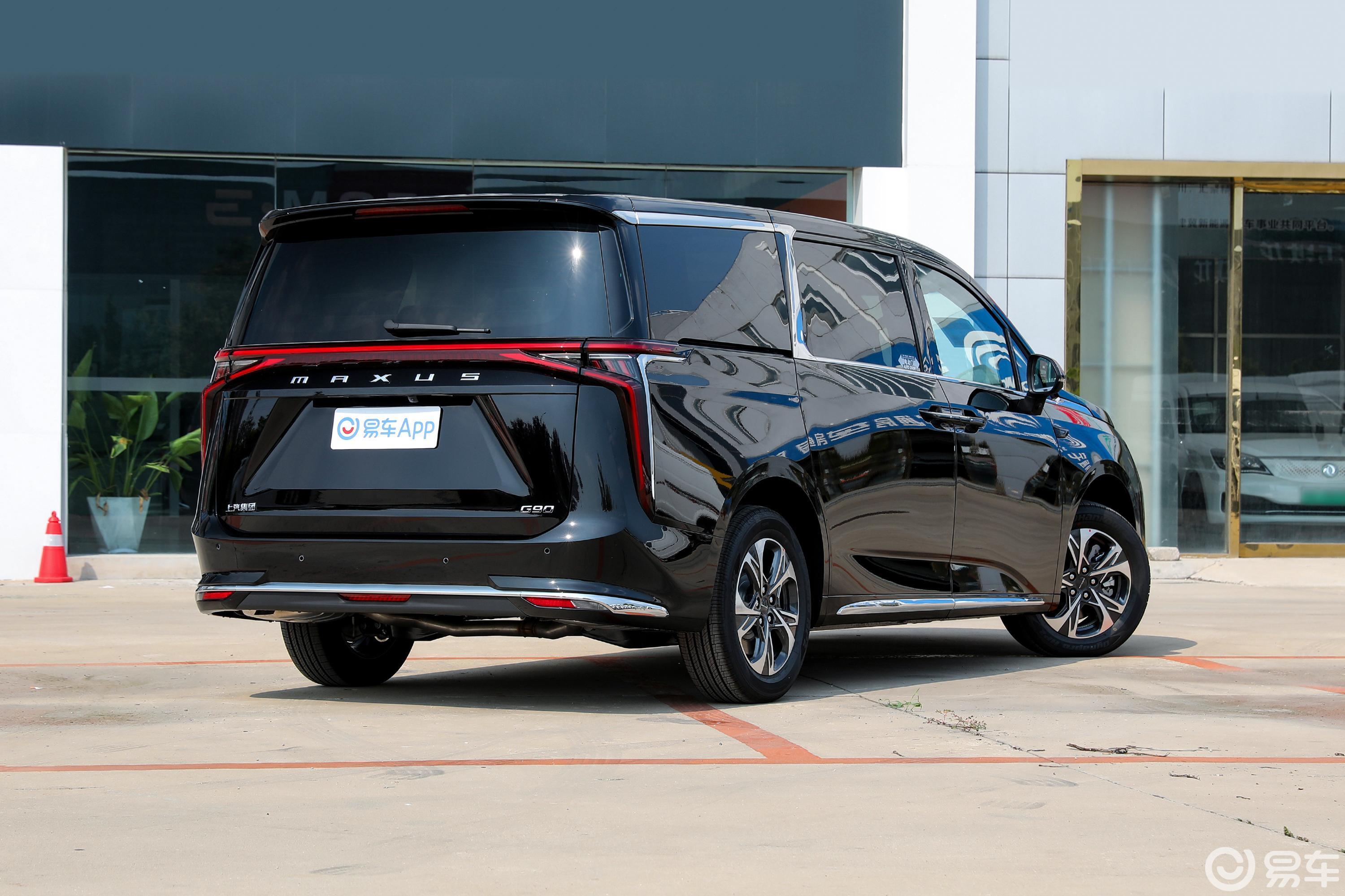 【上汽大通MAXUS G902.0T 星辰版 7座侧后45度车头向右水平图片-汽车图片大全】-易车