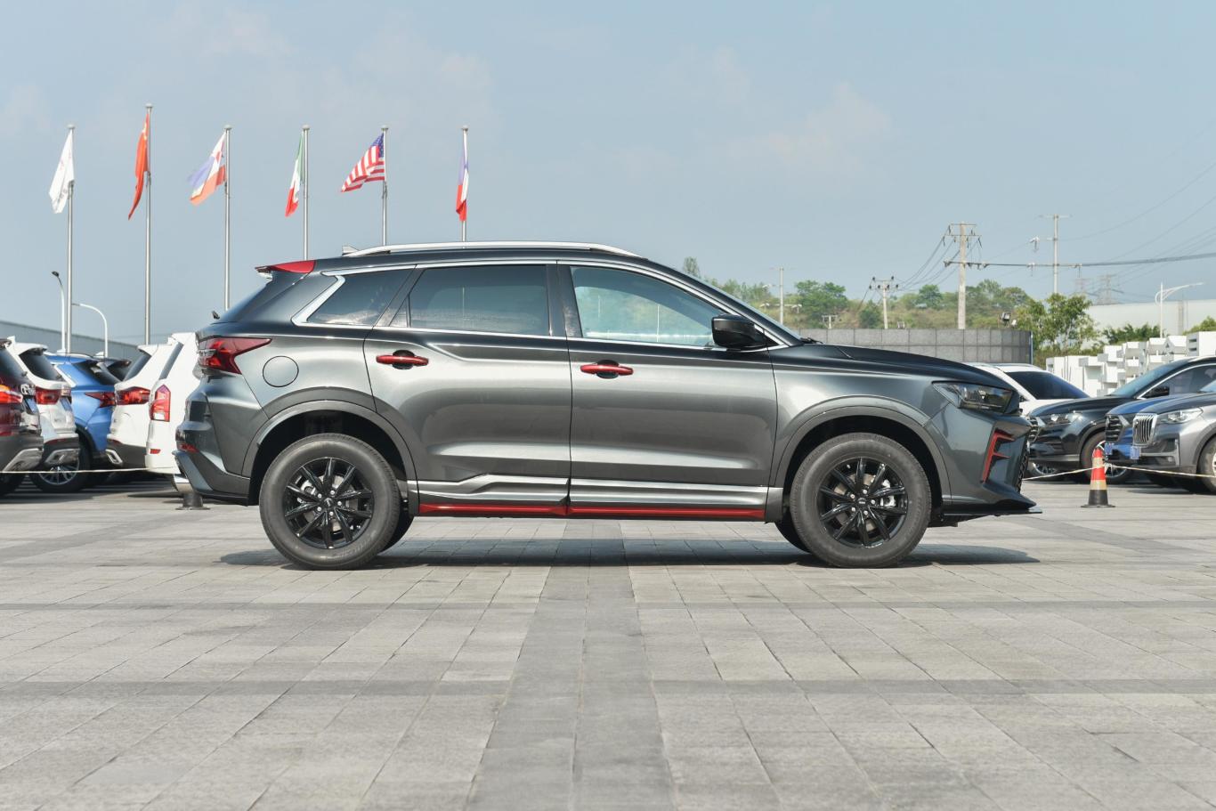 【SWM斯威G01FF1.5T 双离合铂金版正侧车头向右水平图片-汽车图片大全】-易车