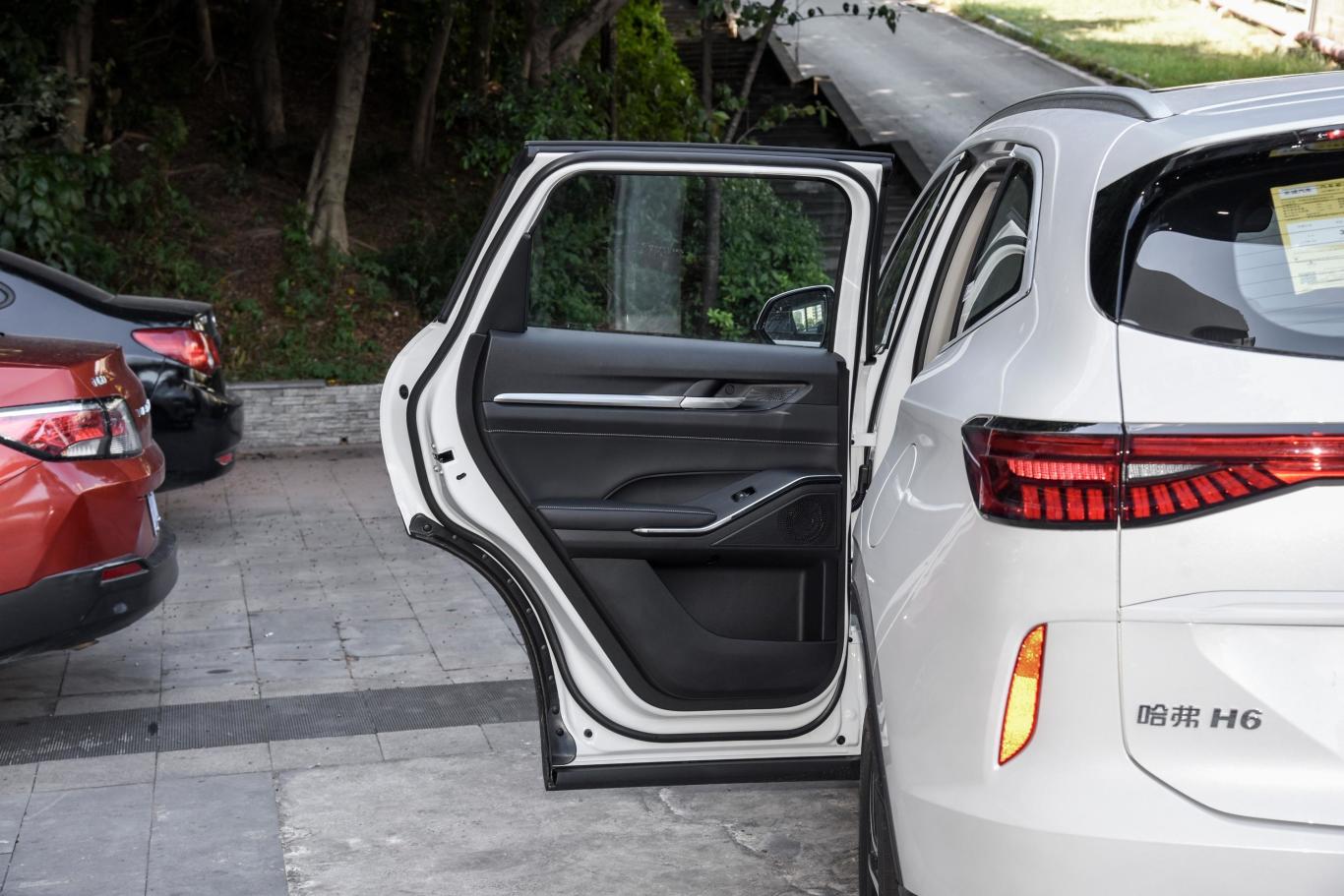 【哈弗H6混动 1.5T DHT版驾驶员侧后车门图片-汽车图片大全】-易车