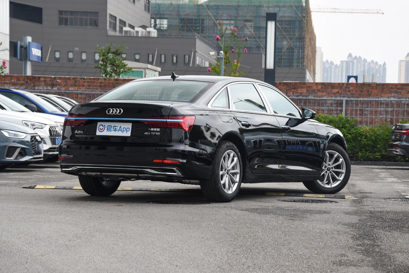 【奥迪A6L40 TFSI 豪华致雅型侧后45度车头向右水平图片-汽车图片大全】-易车