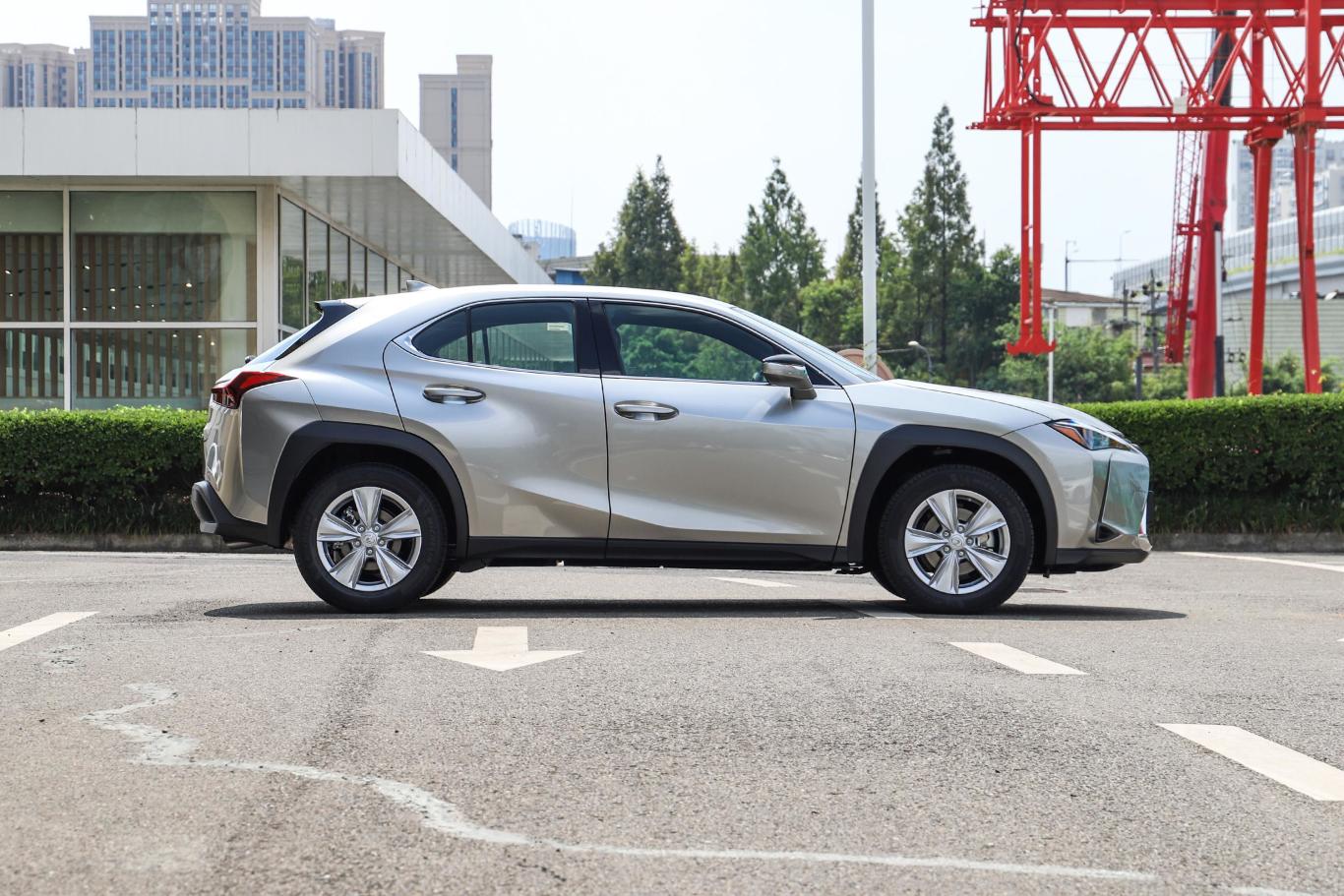 【雷克萨斯UX260h 探·寻版正侧车头向右水平图片-汽车图片大全】-易车