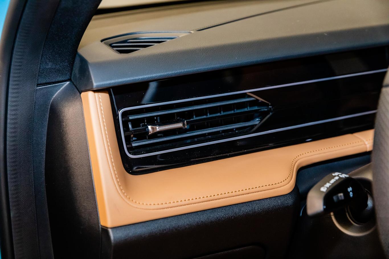 【荣威eRX51.5T 50km 超混尊荣版主驾驶位图片-汽车图片大全】-易车